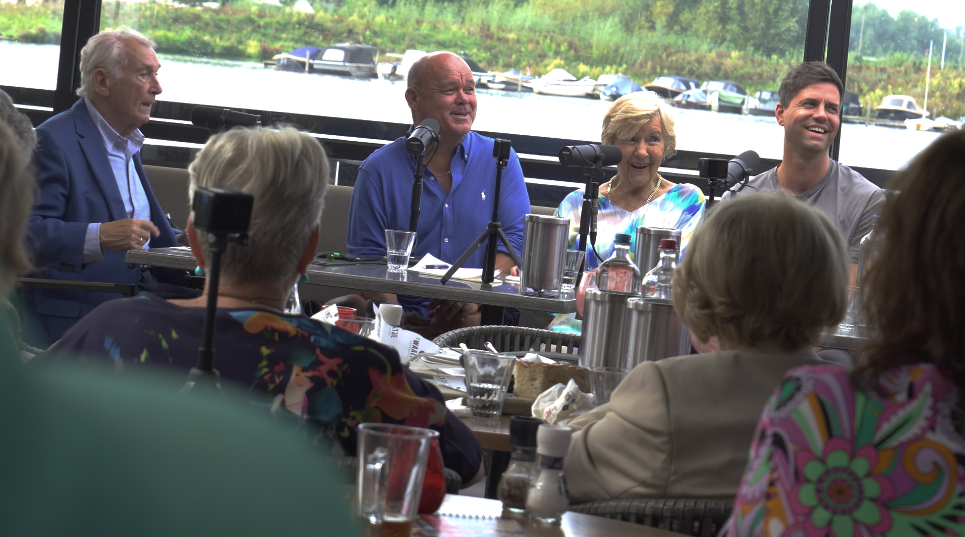 MOEDER PAUL DE LEEUW STEELT DE SHOW TIJDENS SEIZOENSSTART 'DE LEEUW ...