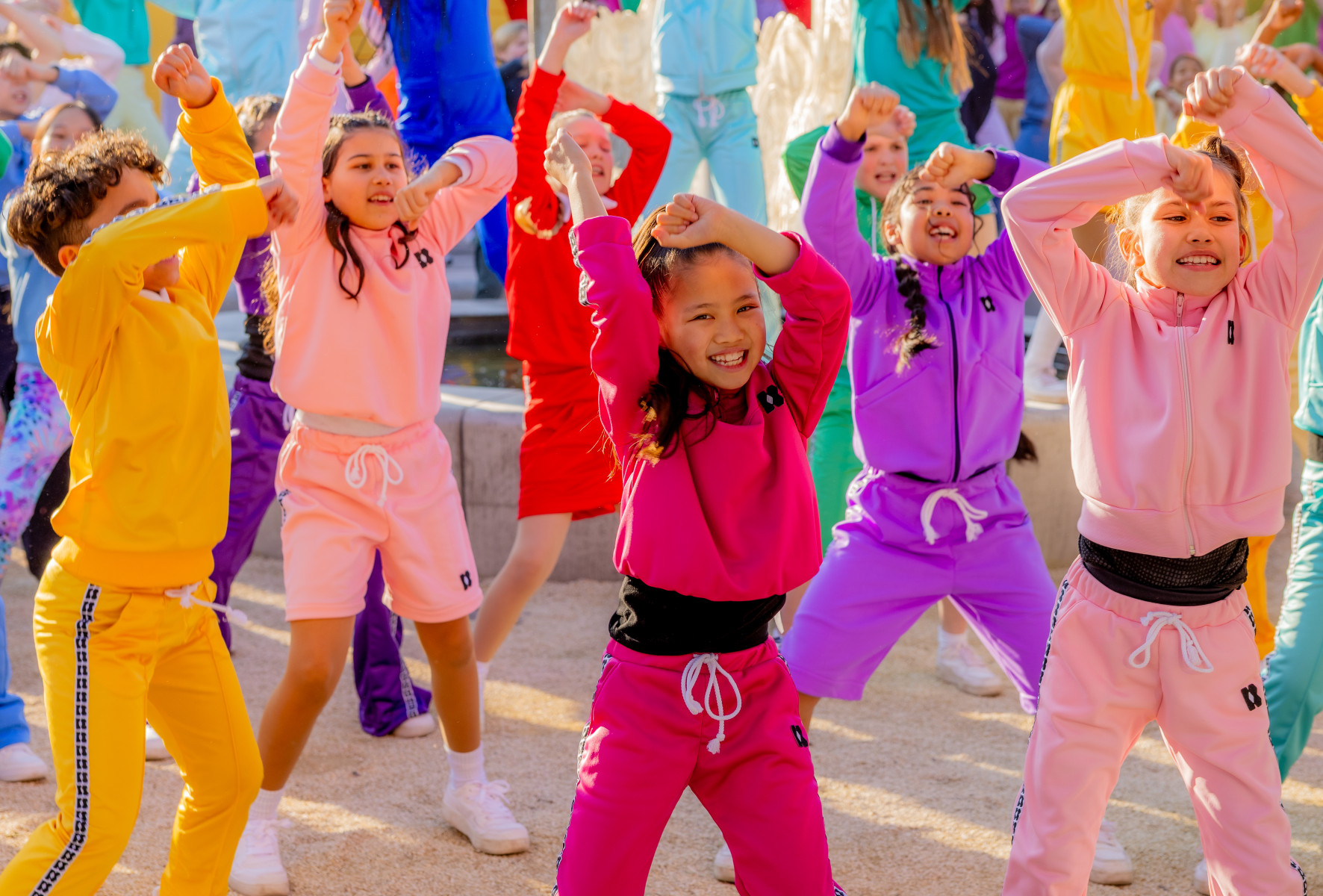 KINDEREN VOOR KINDEREN PRESENTEERT NIEUW KONINGSSPELEN LIED 'BAILA BAILALAA'