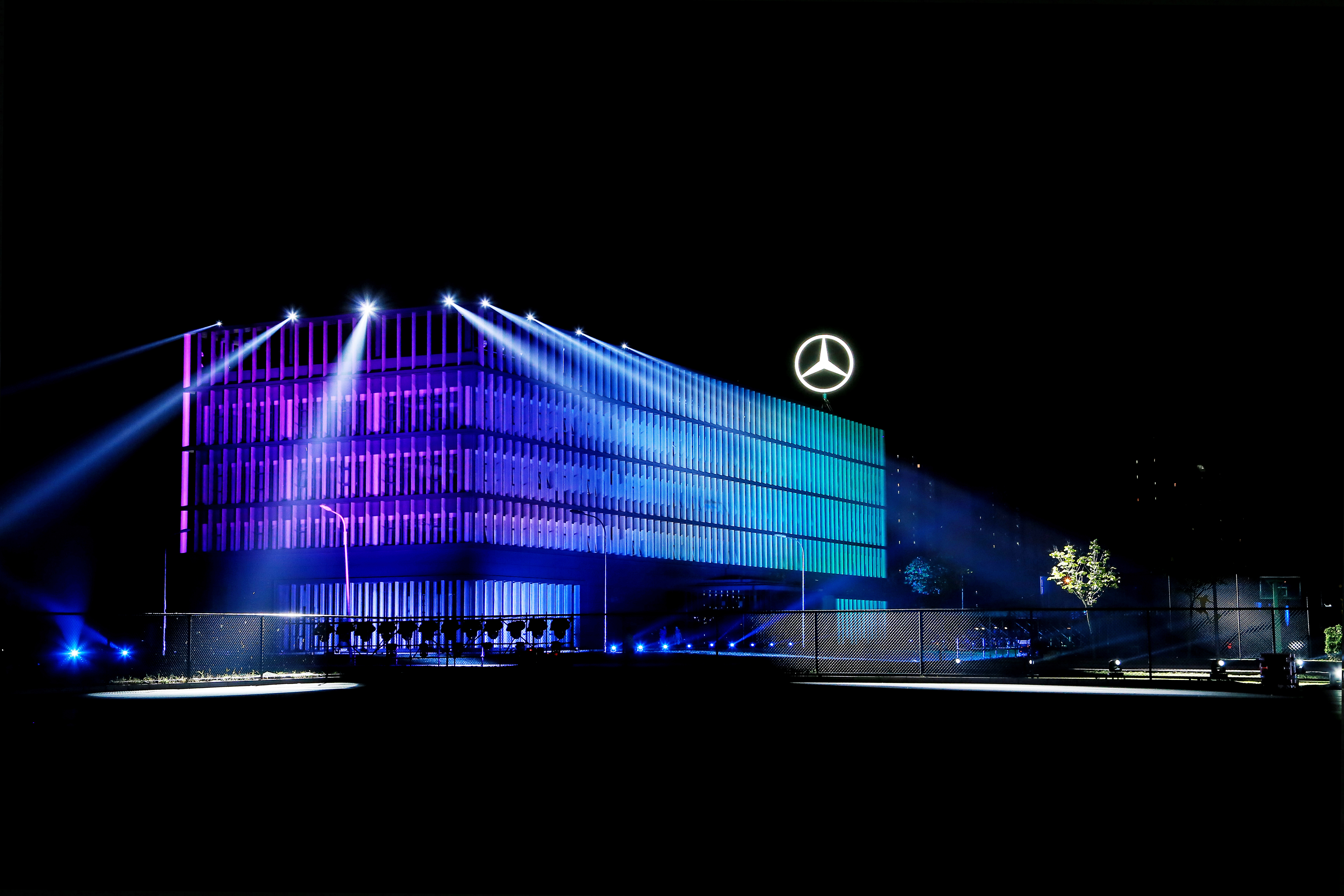 Daimler viert tien jaar personenauto-productie in Beijing