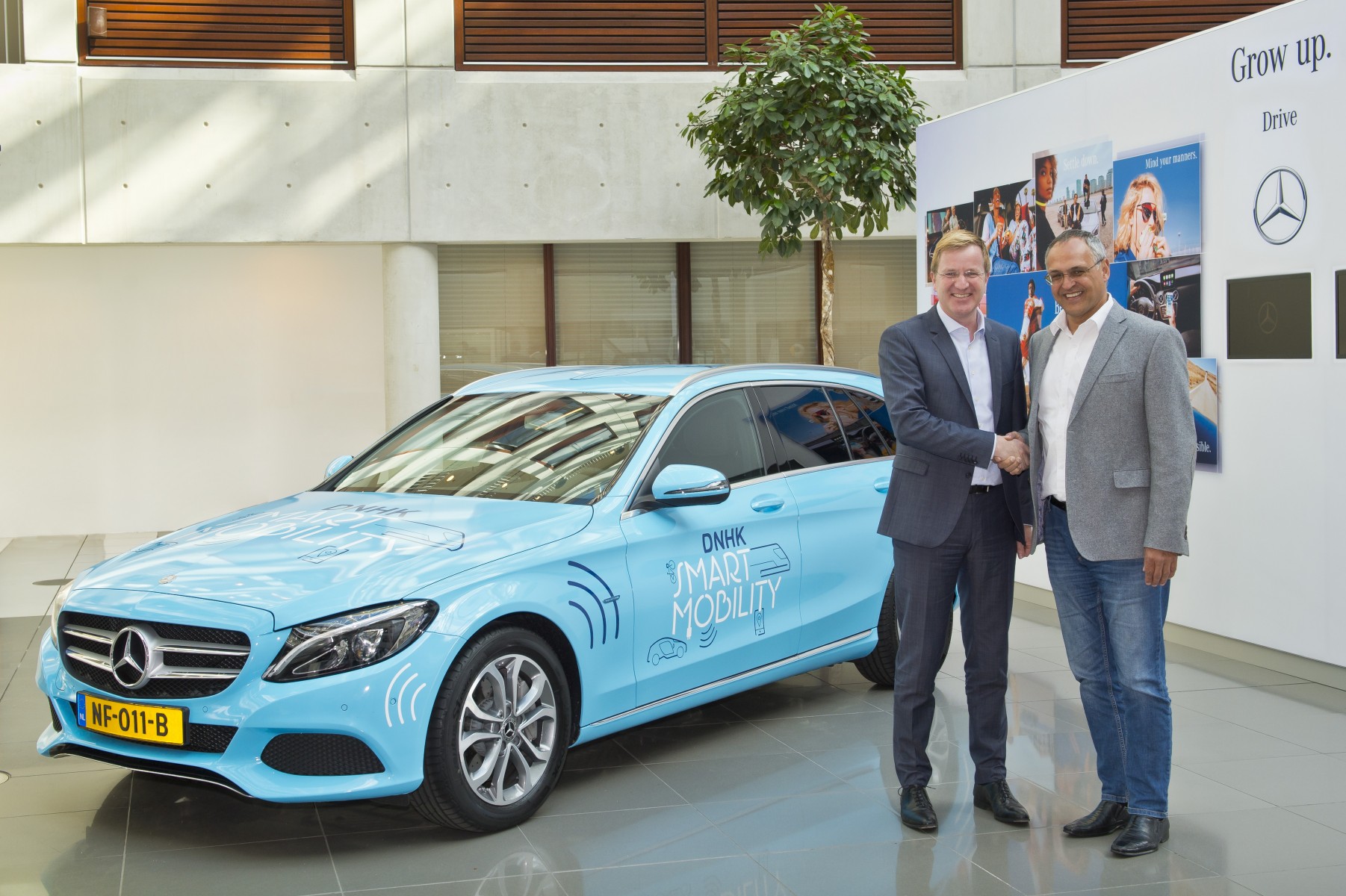 Mercedes-Benz levert mobiliteit Duits-Nederlandse Handelskamer