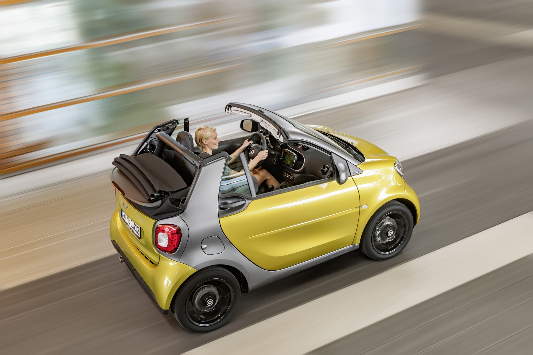 De nieuwe smart fortwo cabrio: summer in the city