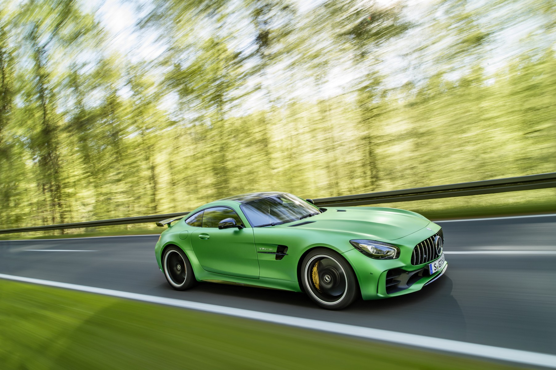 Mercedes-Benz toont AMG GT R op Capital Cars & Classics