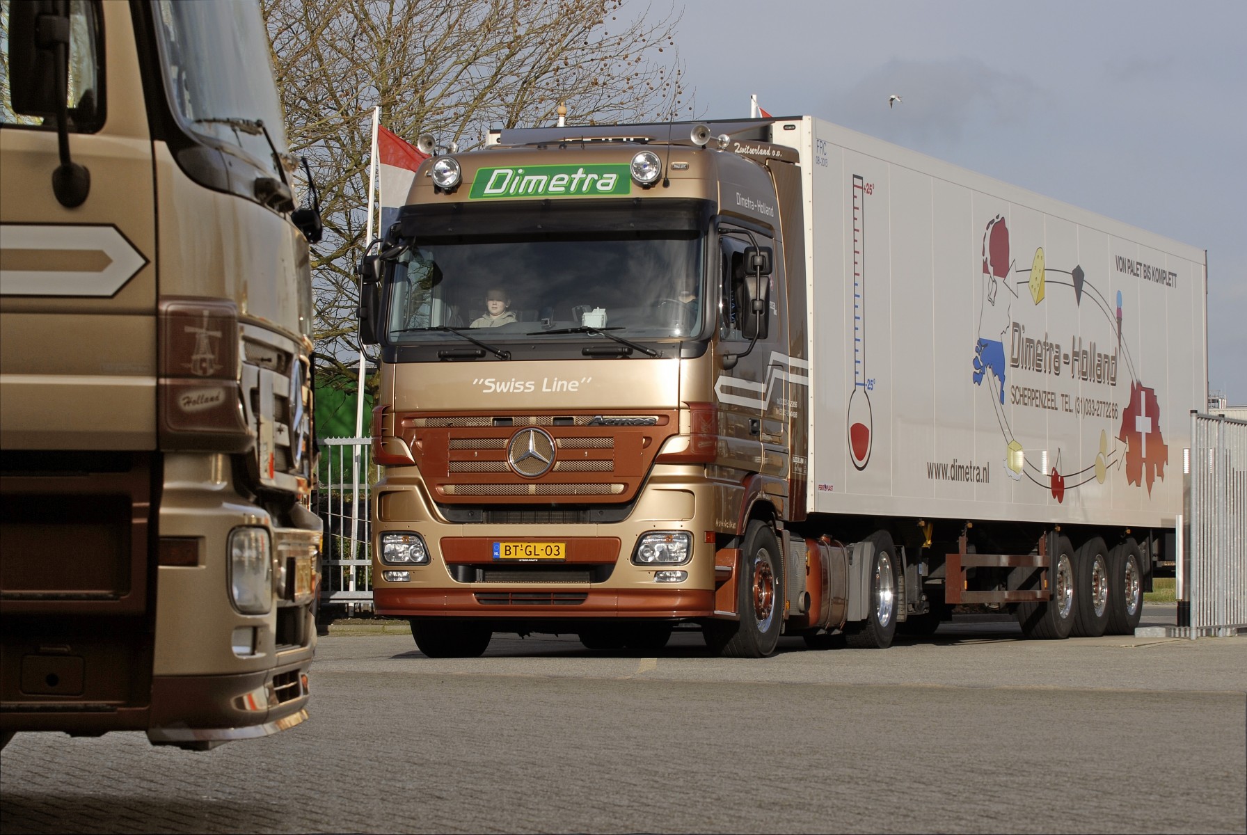 Zes nieuwe Actros trucks voor expresdienst Dimetra Holland B.V.