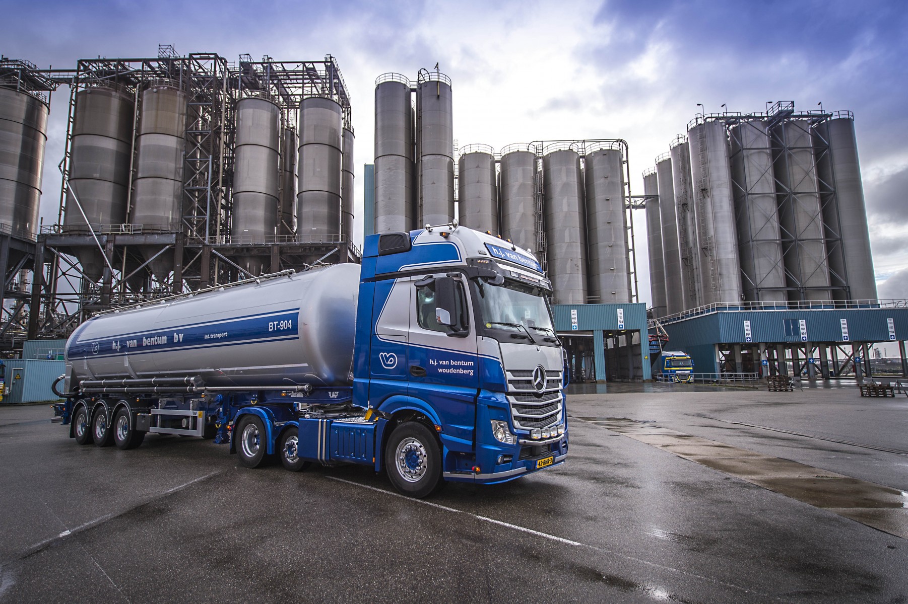 Mercedes-Benz Actros 2448 LS voor Jubilerende chauffeur H.J. van Bentum ...