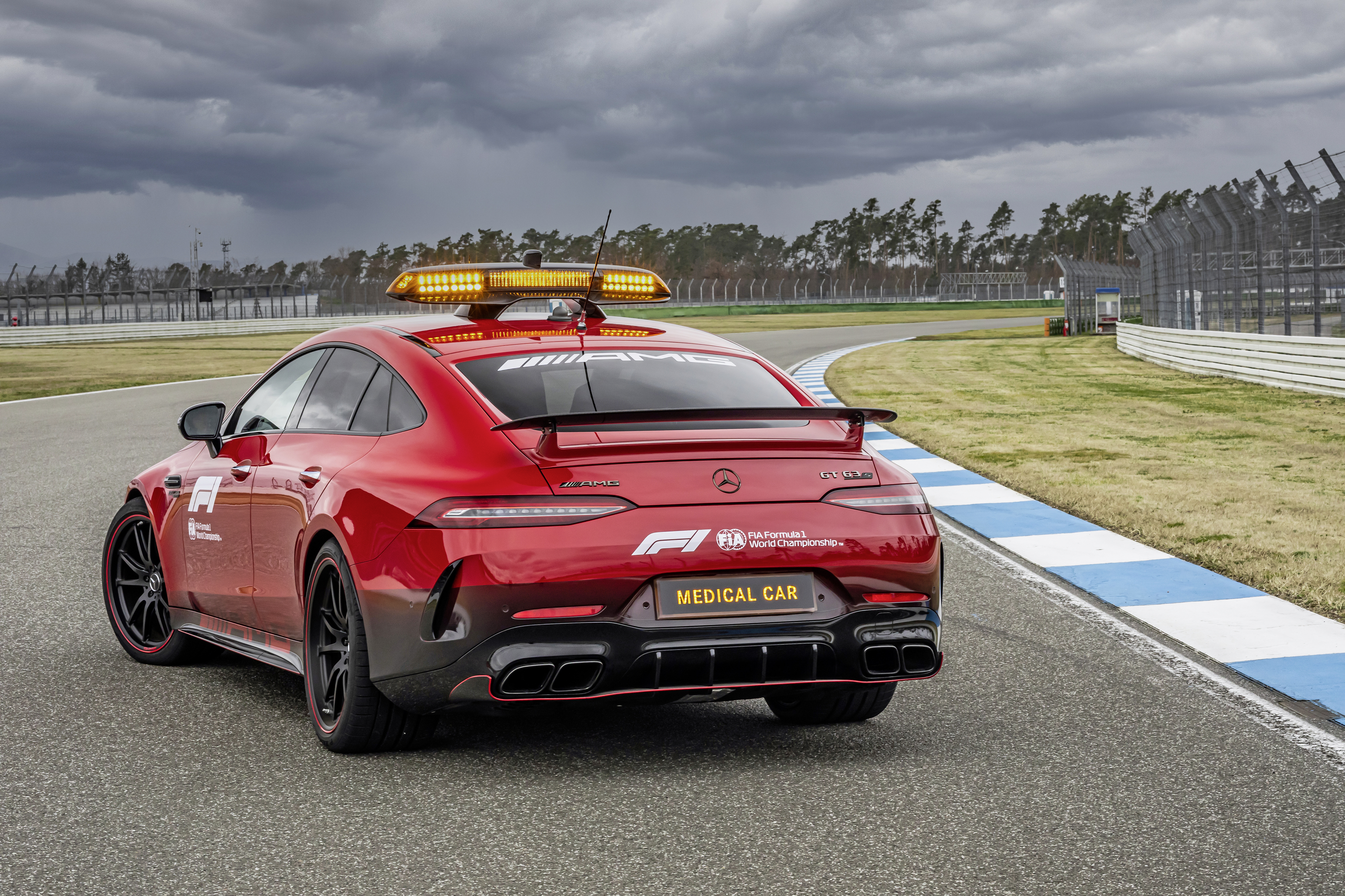Nieuwe Official FIA Safety Car en Medical Car van Mercedes-AMG voor ...