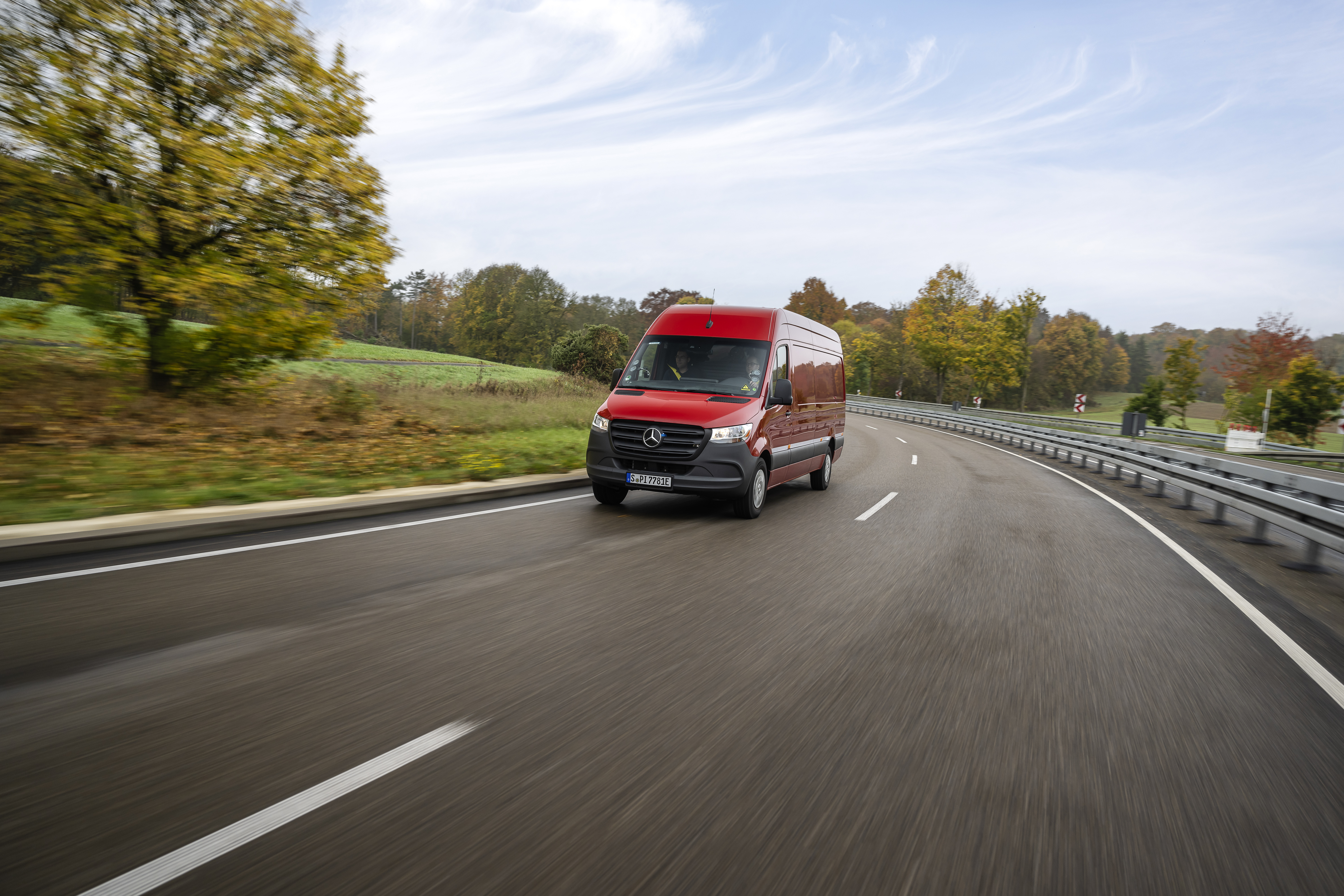 De nieuwe Mercedes-Benz eSprinter : 475 kilometer van Stuttgart naar ...