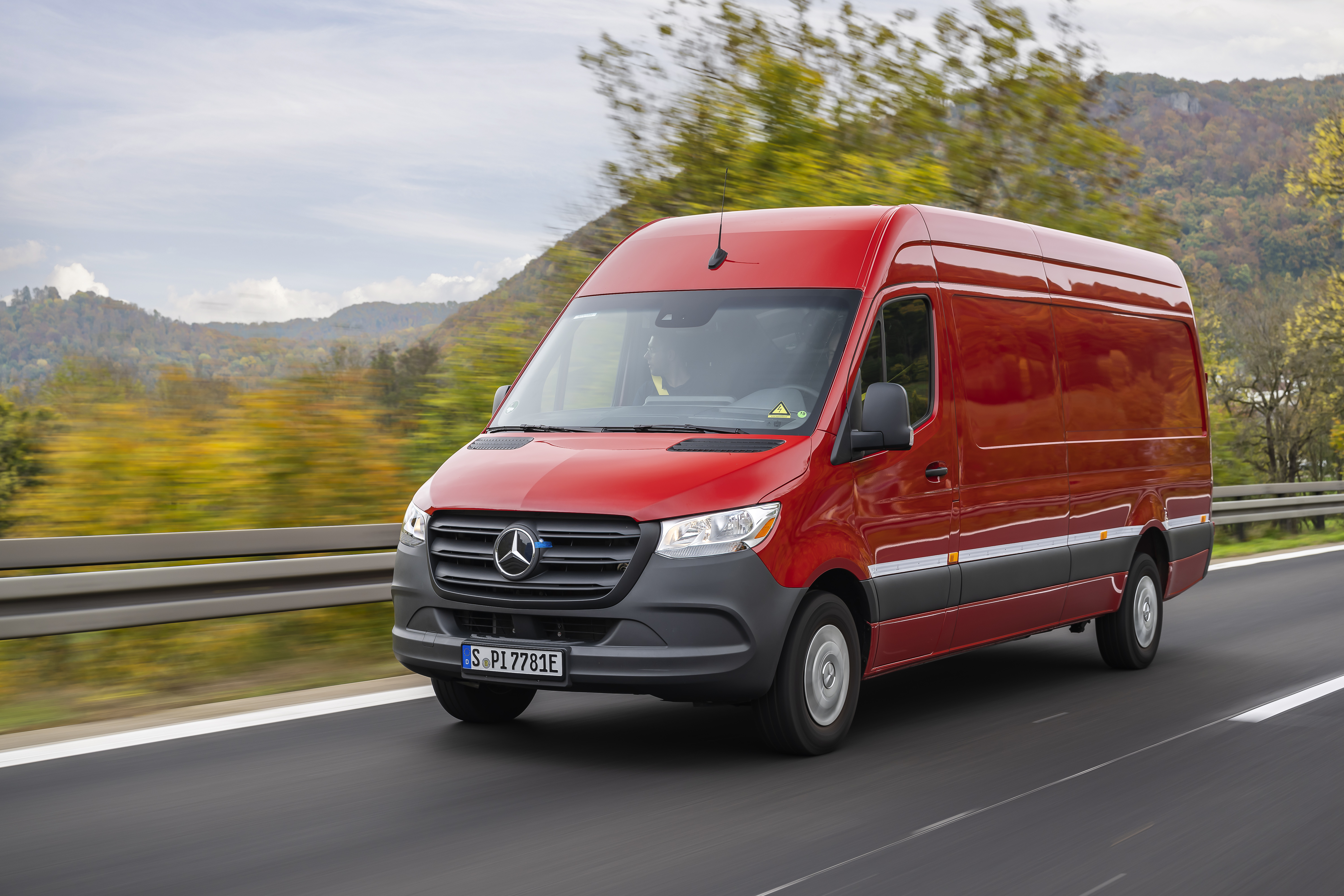 De nieuwe Mercedes-Benz eSprinter : 475 kilometer van Stuttgart naar ...