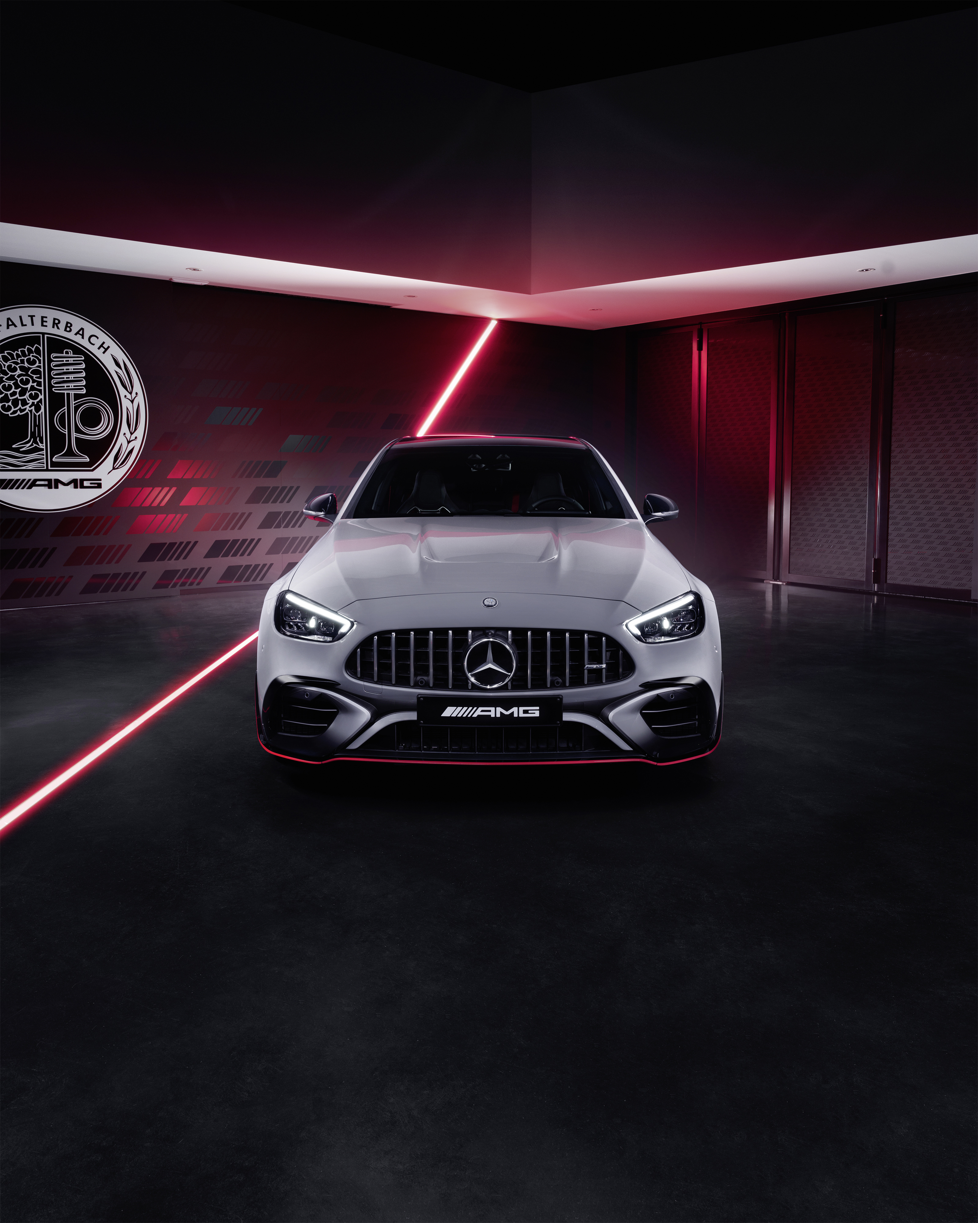 Exclusieve ‘F1 Edition’ voor de E PERFORMANCE Limousine en Estate van ...