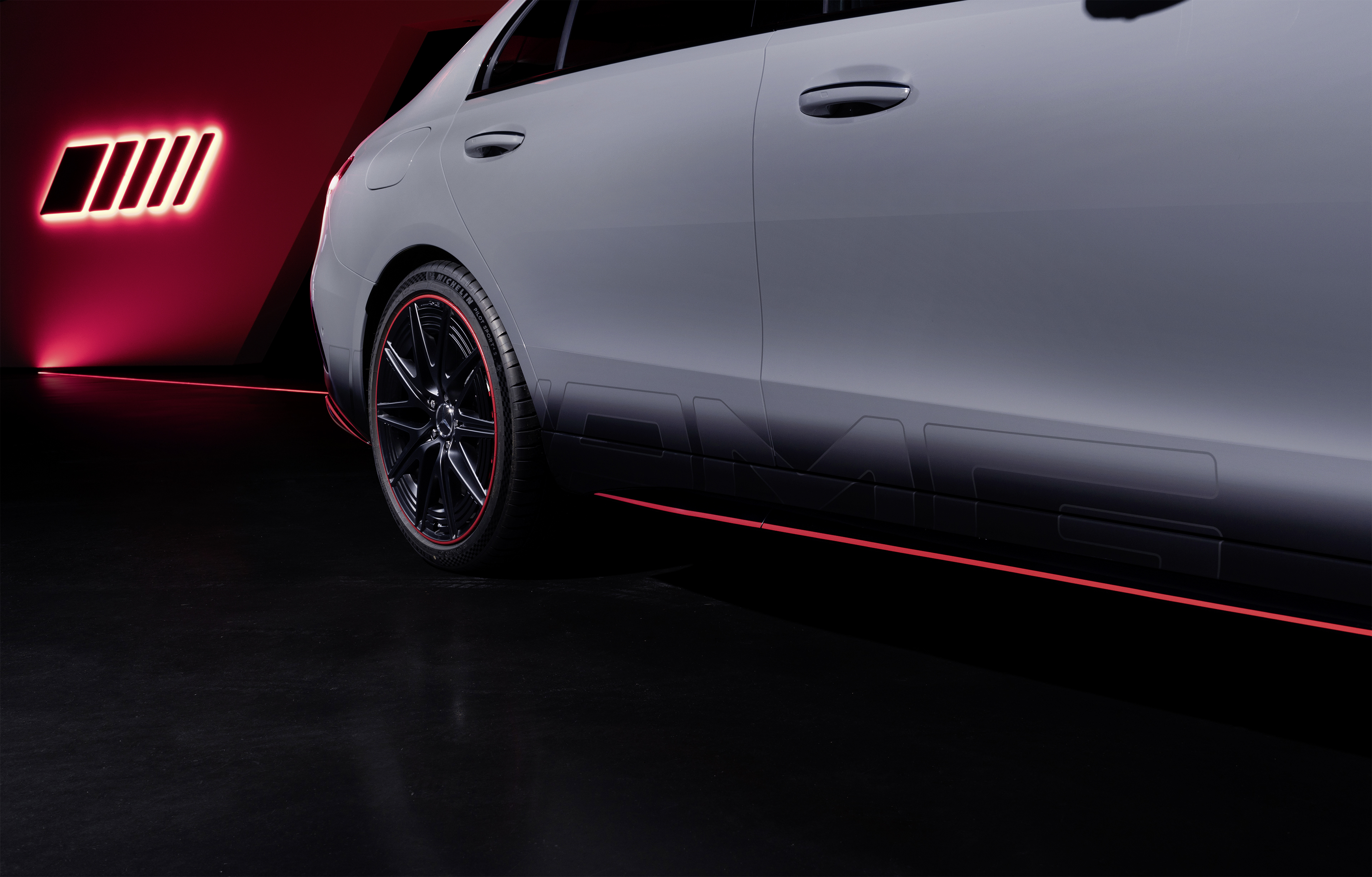 Exclusieve ‘F1 Edition’ voor de E PERFORMANCE Limousine en Estate van ...
