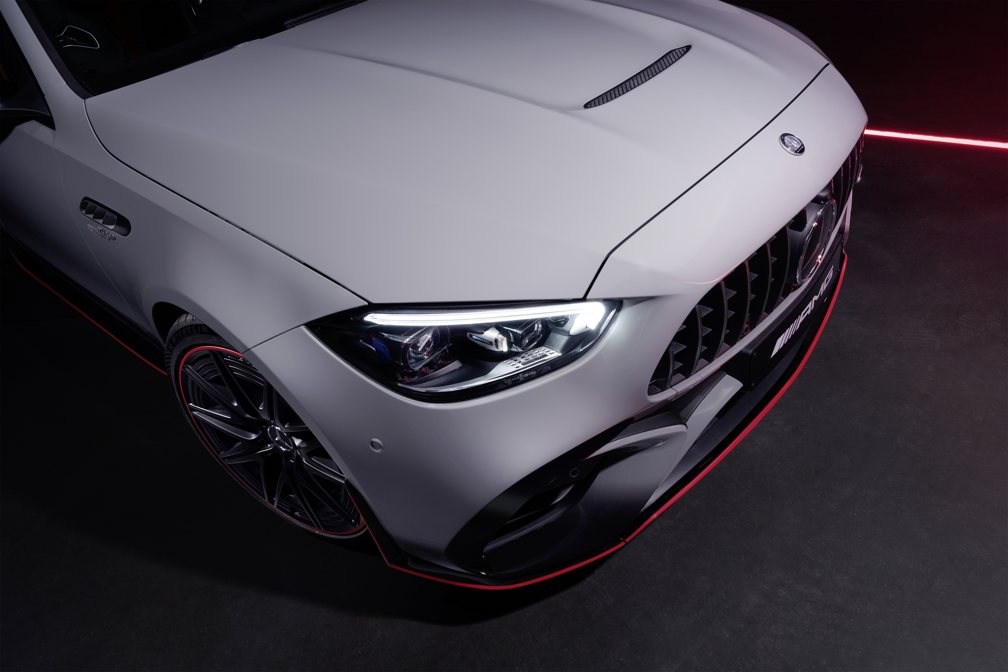 Exclusieve ‘F1 Edition’ voor de E PERFORMANCE Limousine en Estate van ...