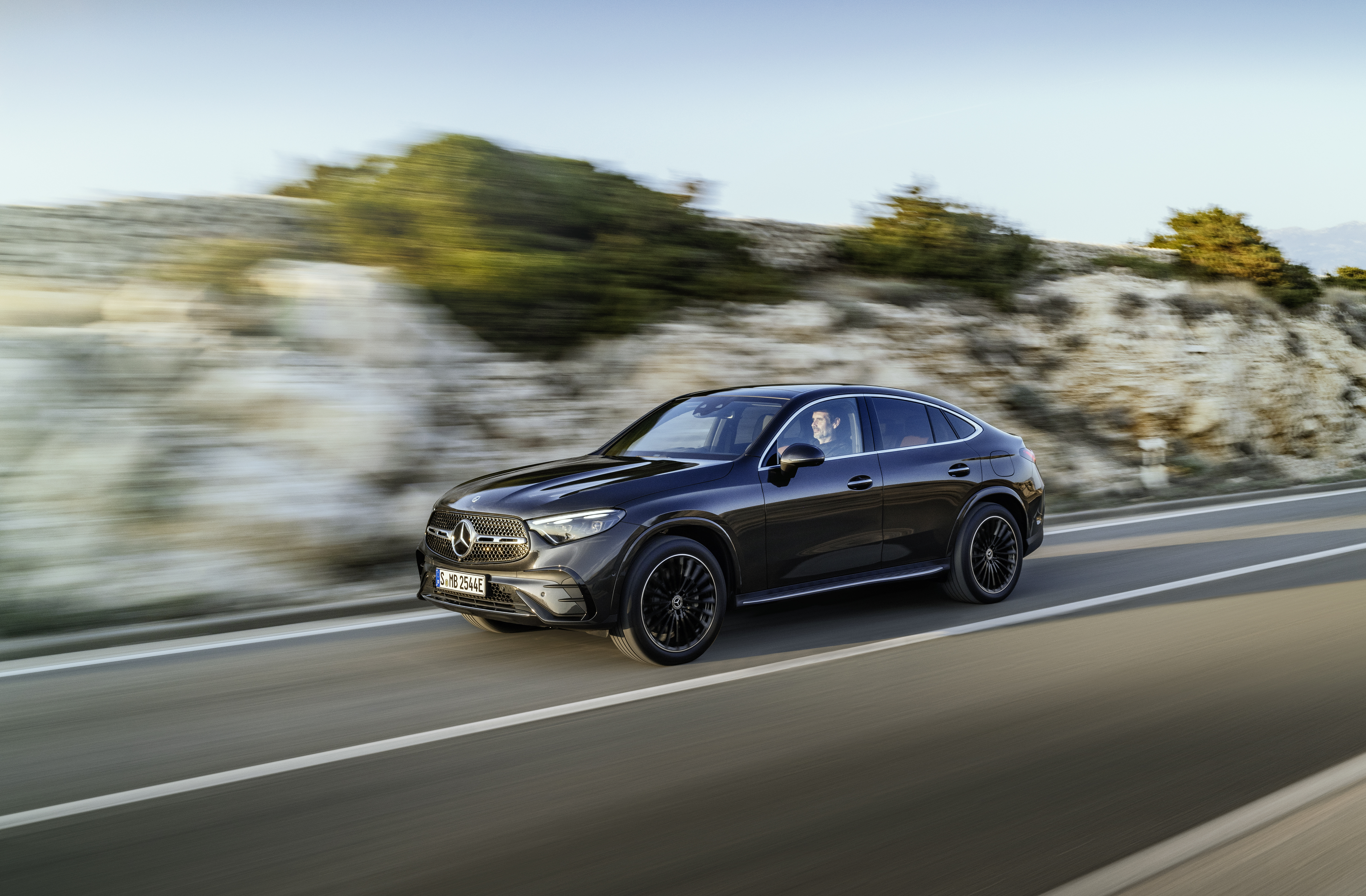 De nieuwe GLC Coupé: het lifestyle-model in de succesvolle Mercedes ...