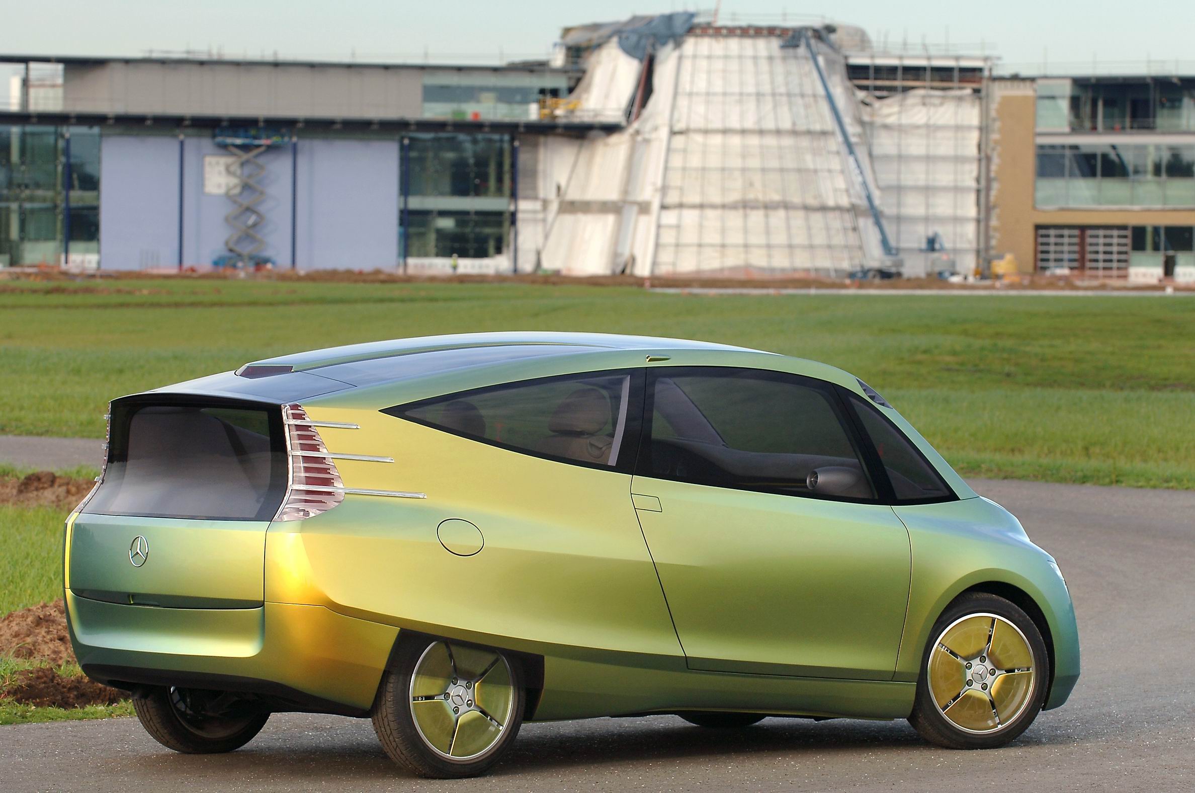 ‘Bionic Car’ van Mercedes-Benz rijdt eerste ronde op vernieuwd ...