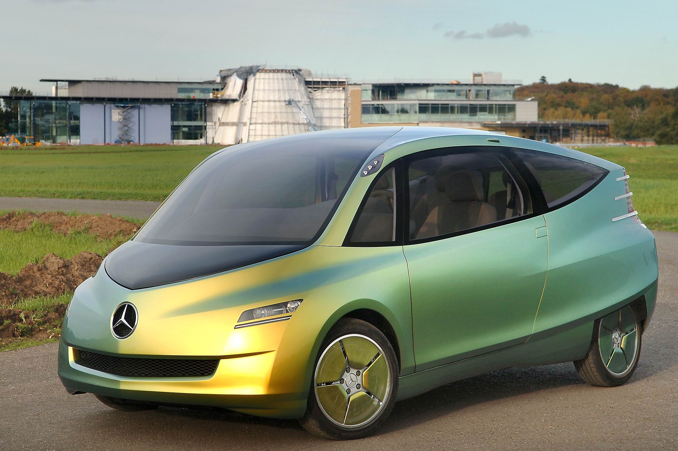 ‘Bionic Car’ van Mercedes-Benz rijdt eerste ronde op vernieuwd ...