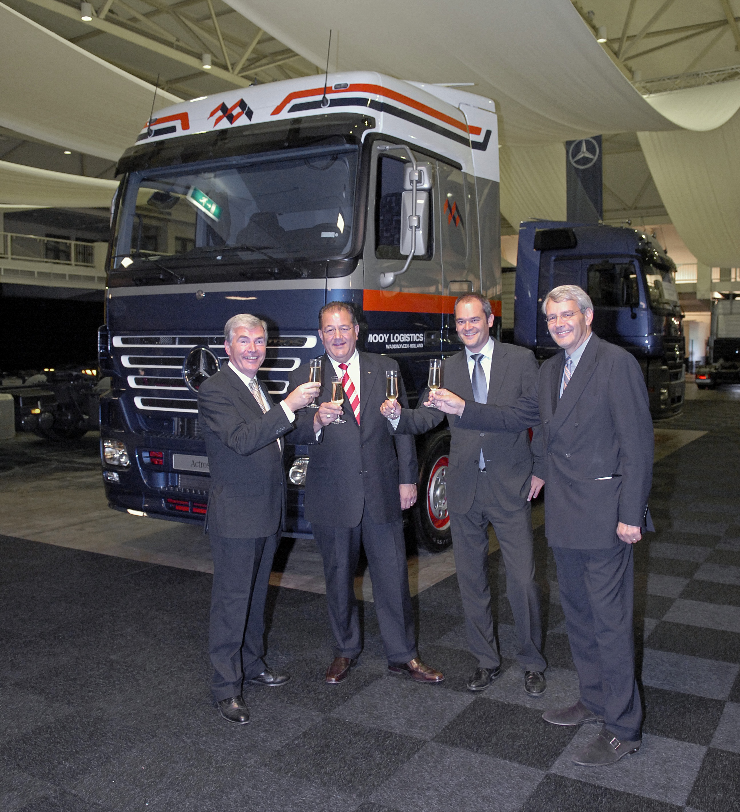 Eerste Mercedes-Benz Actros truck voor Mooy Logistics uit Waddinxveen