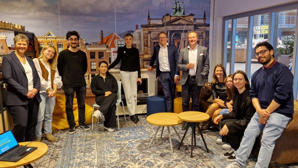 Voorzitter Vereniging Hogescholen bezoekt Studentsucces Centrum Inholland