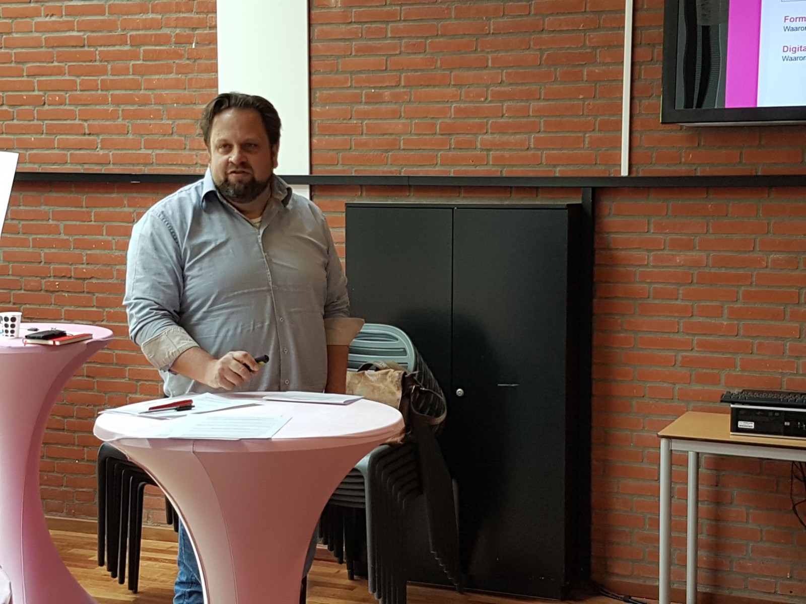 Onderwijsvernieuwing & onderwijsgids: Business Studies toetst gefaseerd ...