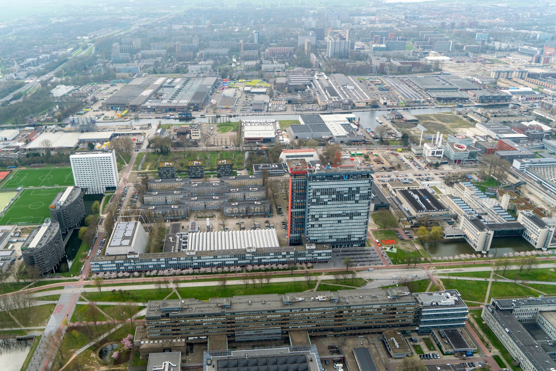 Nieuwe campustour Delft toont verschil hbo en wo | Inholland