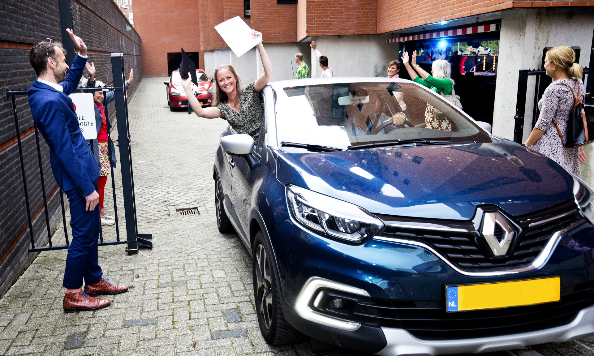 Een onvergetelijke drive-in diploma-uitreiking bij Pabo Den Haag