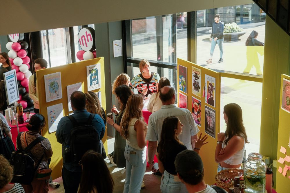 Making the Invisible Visible: Exposition about Digital Rights