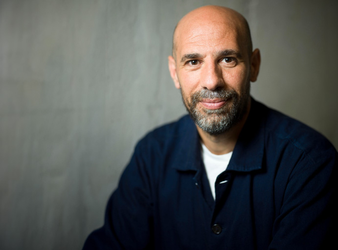 Praat mee met Abdelkader Benali over gebeurtenissen in de wereld