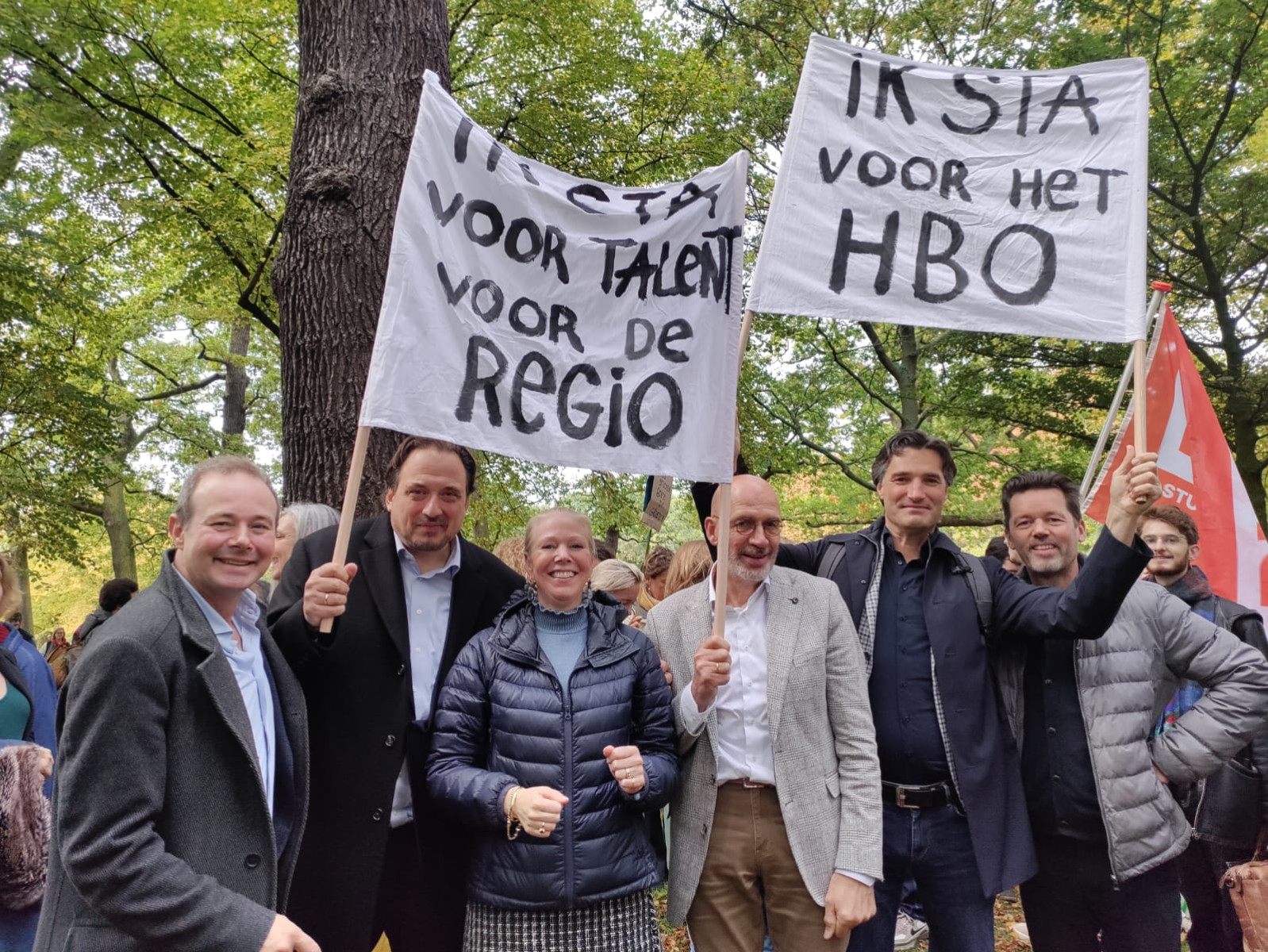 Demonstratie tegen bezuinigingen op 25 november in Den Haag