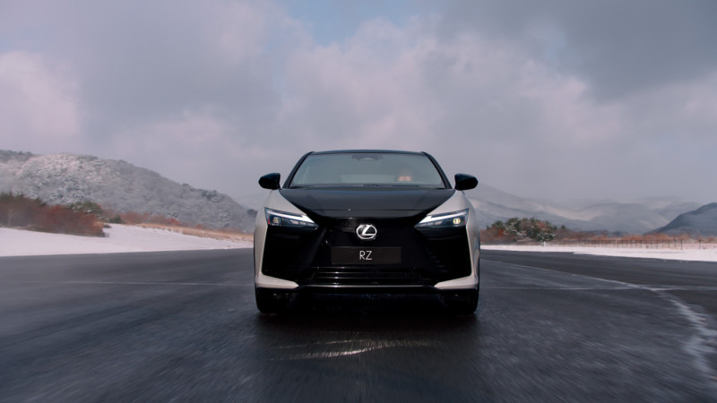 PREMIÈRE MONDIALE DU NOUVEAU SUV 100 % ÉLECTRIQUE LEXUS RZ 2025