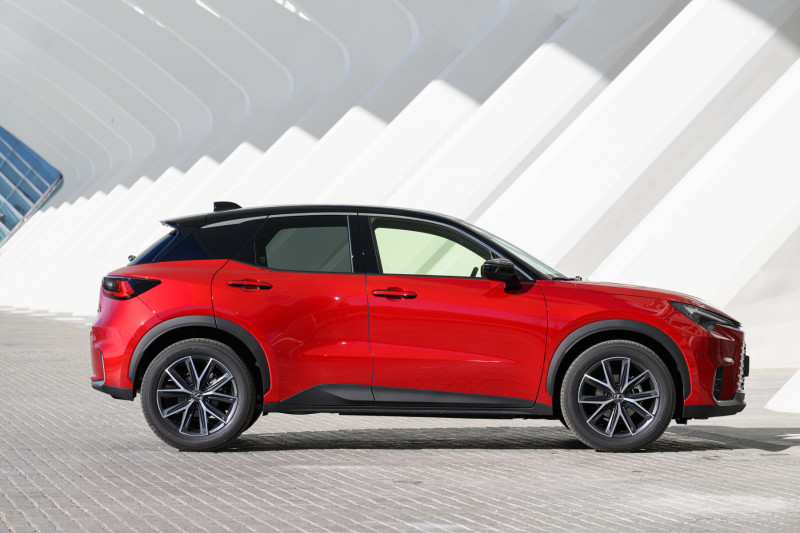 NOUVEAU LEXUS LBX : PREMIERS ESSAIS PRESSE