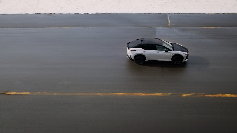PREMIÈRE MONDIALE DU NOUVEAU SUV 100 % ÉLECTRIQUE LEXUS RZ 2025