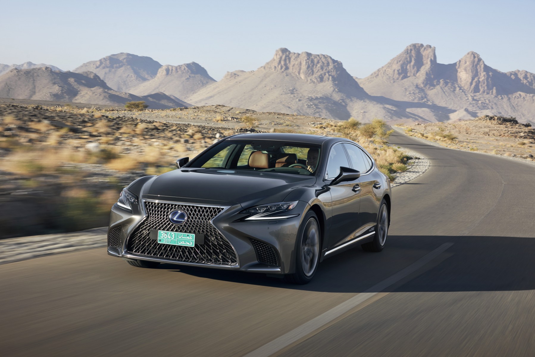 105_Lexus_LS500h_Manganese_dynamic
