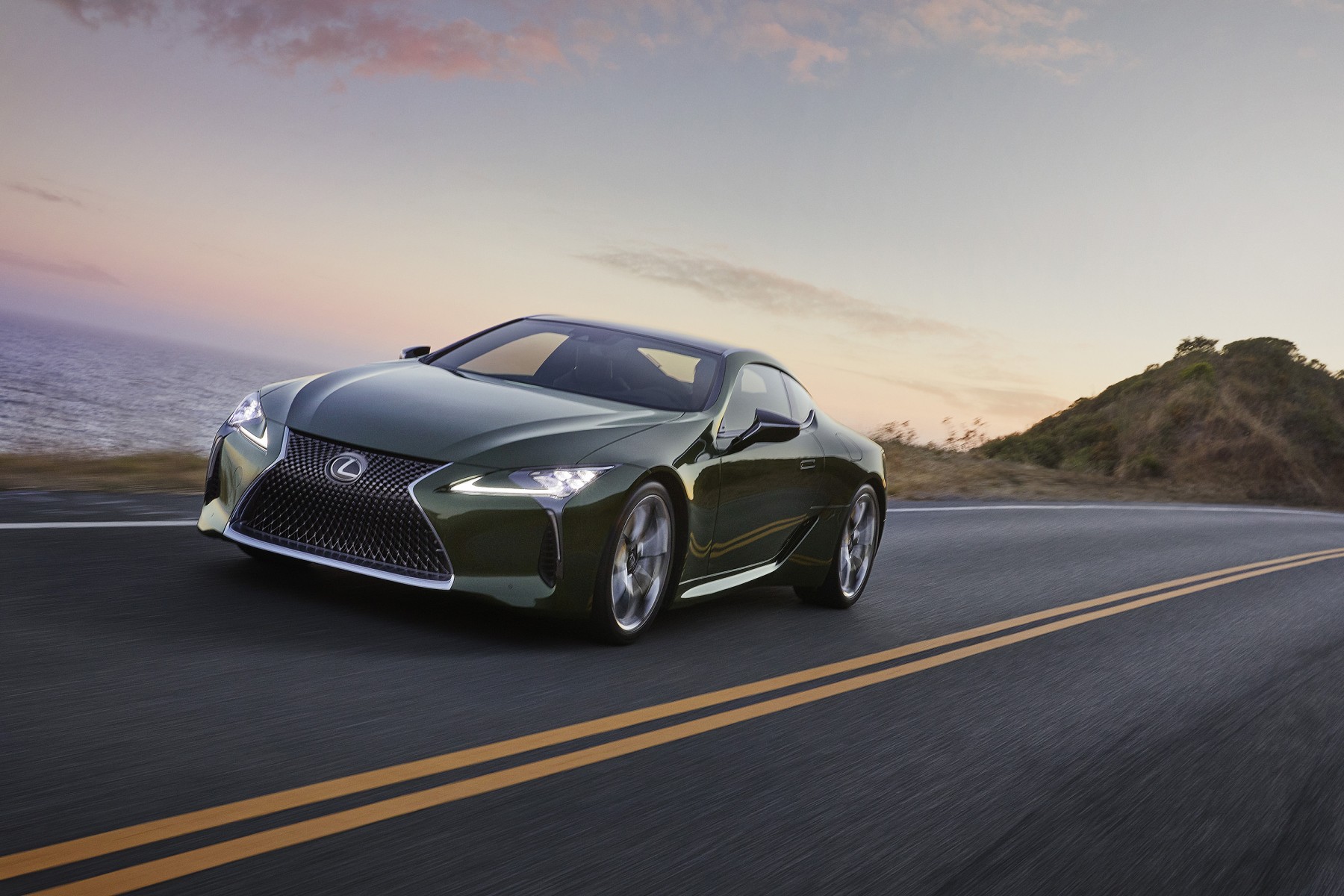 2020_Lexus_LC_Inspriation_Series_f34_act1_3000