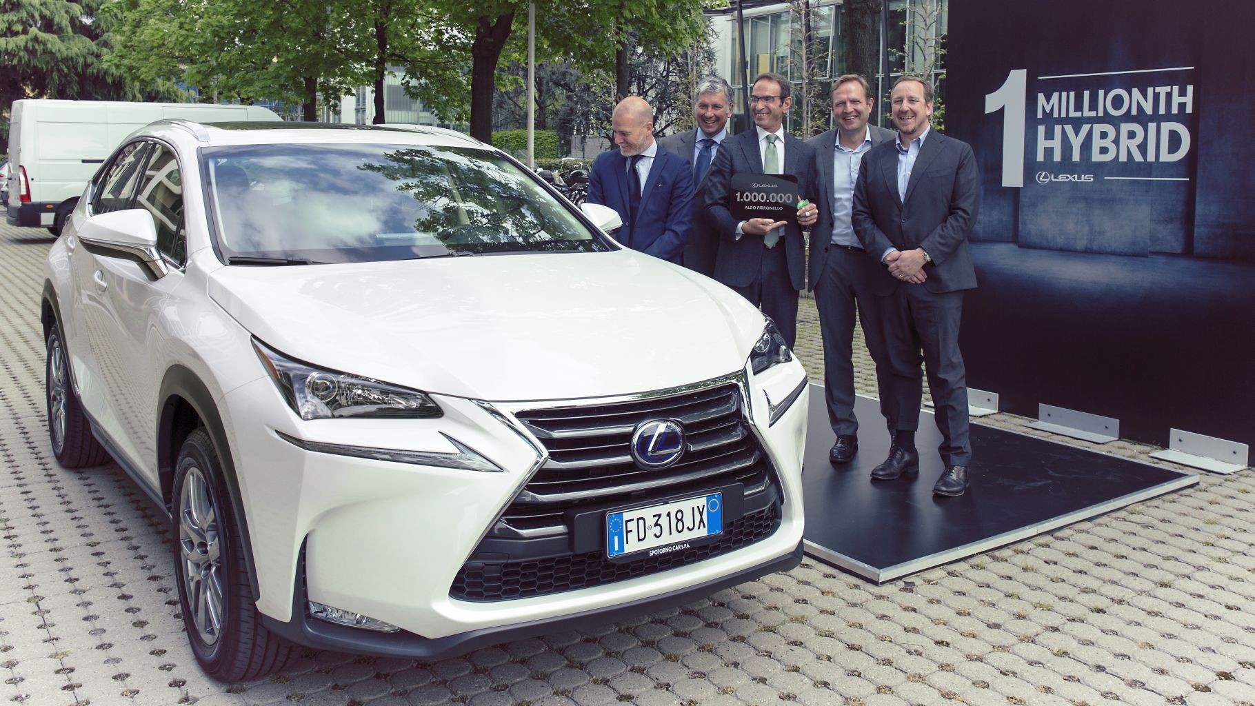 LEXUS E LA “SPECIALE CONSEGNA” DELLA MILIONESIMA VETTURA HYBRID