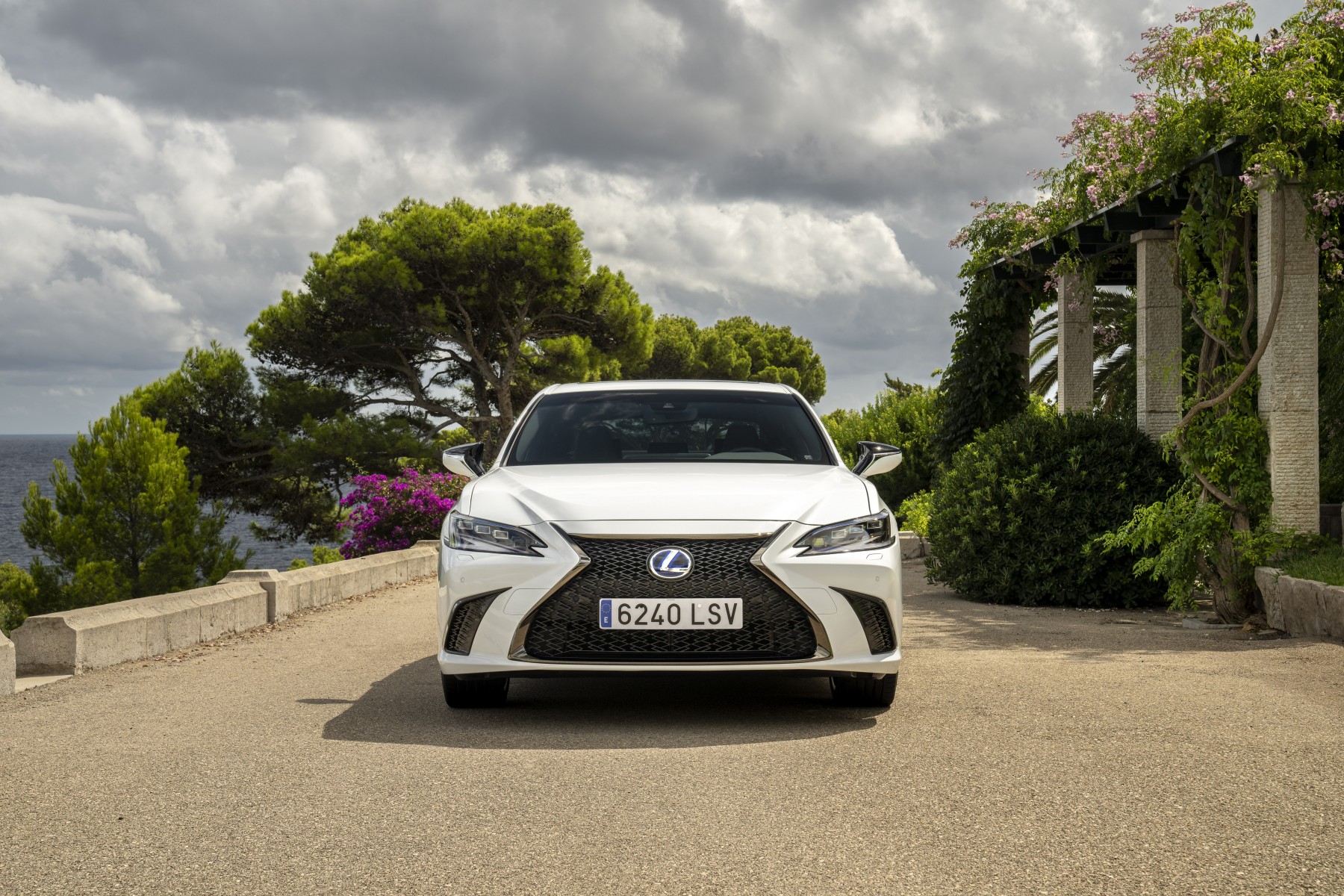 LEXUS ES SEDAN SURPASSES THREE MILLION SALES
