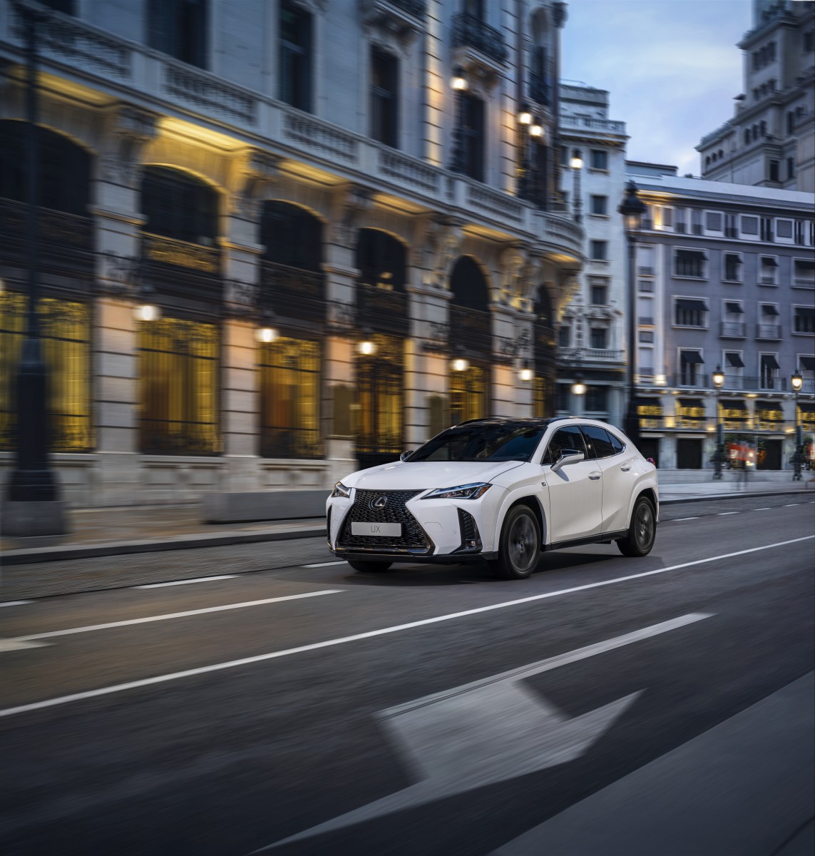 LEXUS UX HYBRID, IL NUOVO MODELLO INTRODUCE NUOVE TECNOLOGIE, MIGLIOR ...