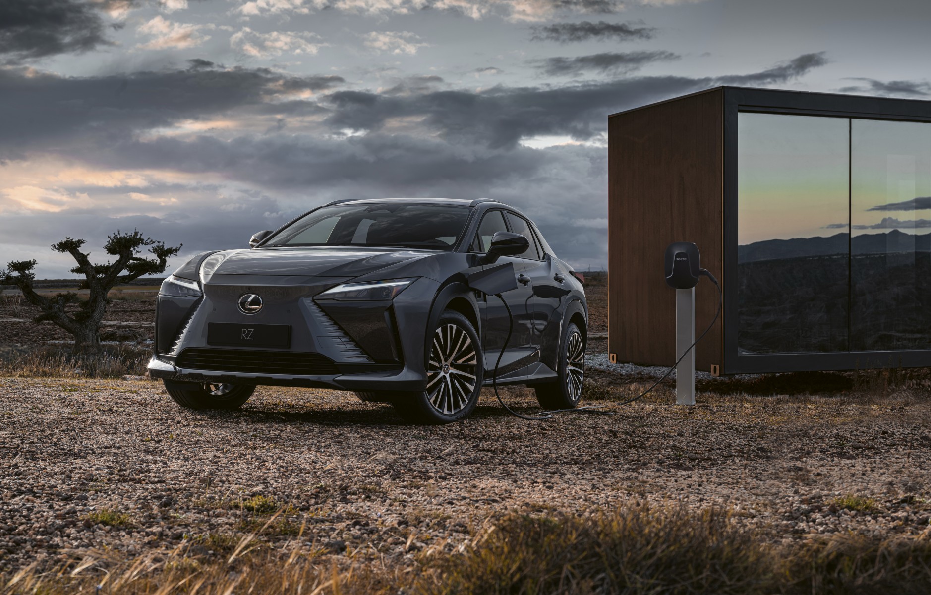 PREMIERE MONDIALE DI LEXUS RZ 450e FULL ELECTRIC