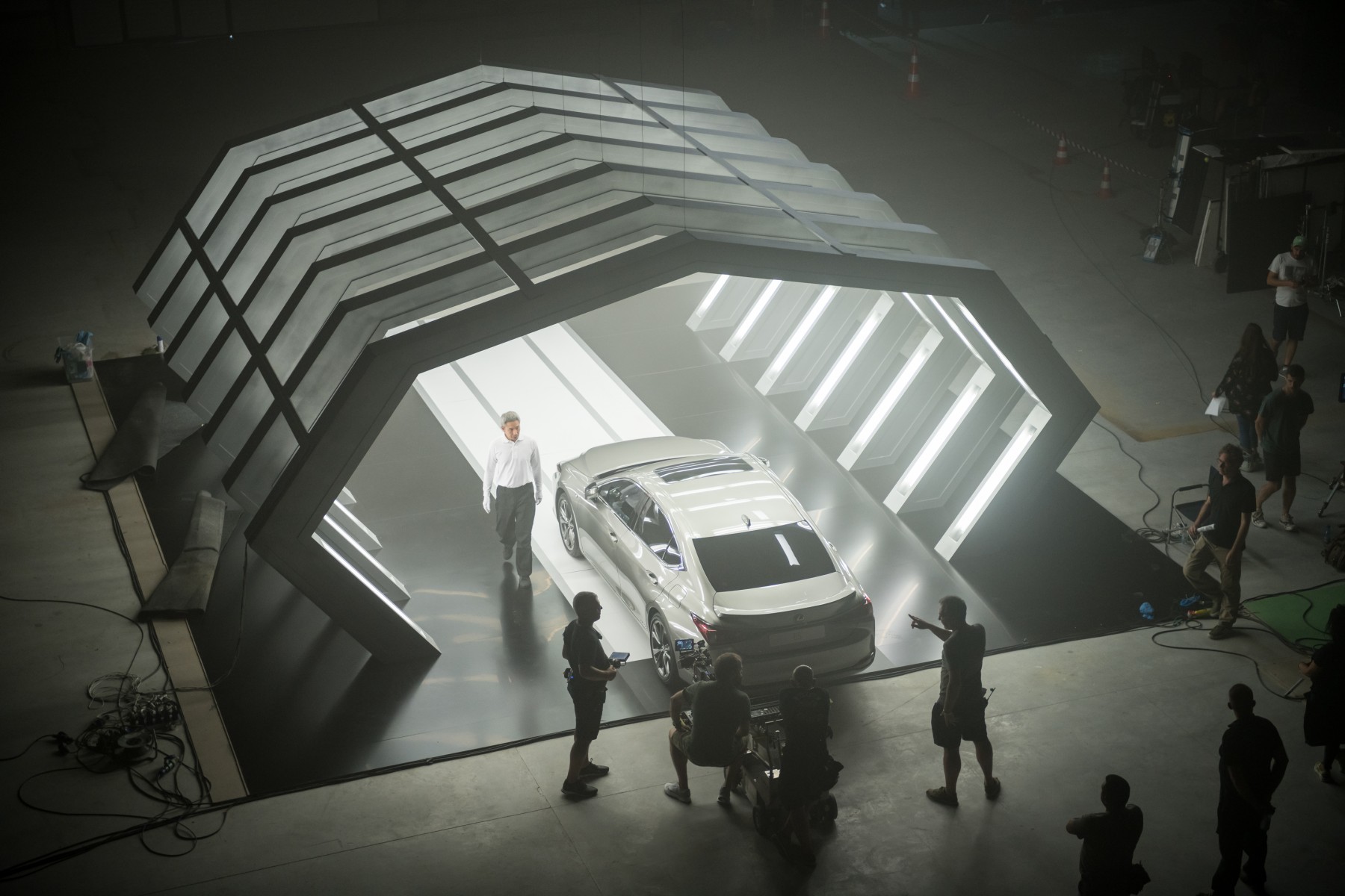 LEXUS LANCE LA NOUVELLE ES AVEC LE PREMIER FILM PUBLICITAIRE AU MONDE ...