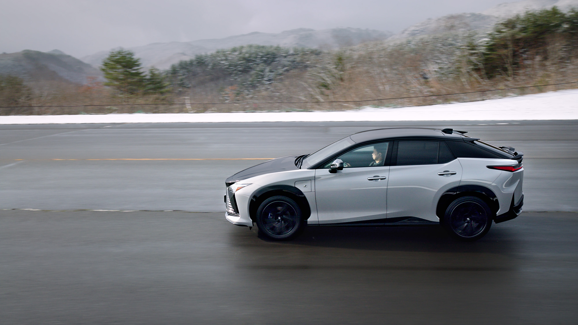 PREMIÈRE MONDIALE DU NOUVEAU SUV 100 % ÉLECTRIQUE LEXUS RZ 2025