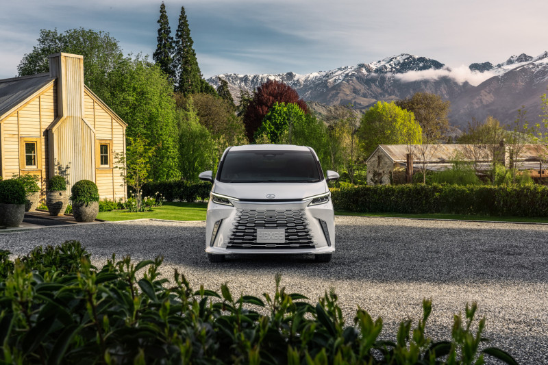 THE LEXUS LM: REDEFINING LUXURY TRANSPORT