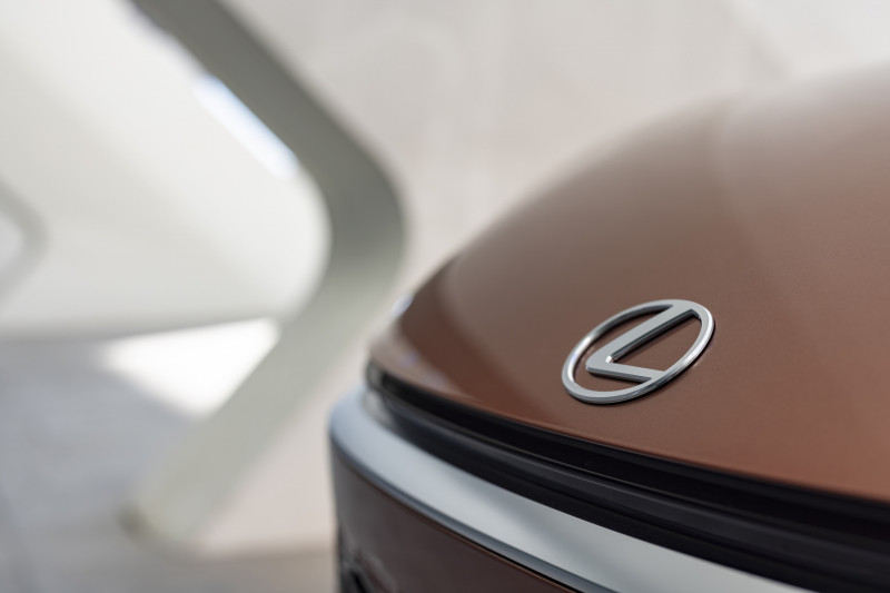LEXUS AUX RENCONTRES FLOTAUTO 2025 UNE GAMME RENOUVELÉE ET ELECTRIFIÉE ...