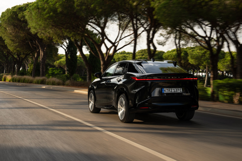 NUOVO LEXUS RZ: PIÙ POTENZA, EFFICIENZA E PIACERE DI GUIDA