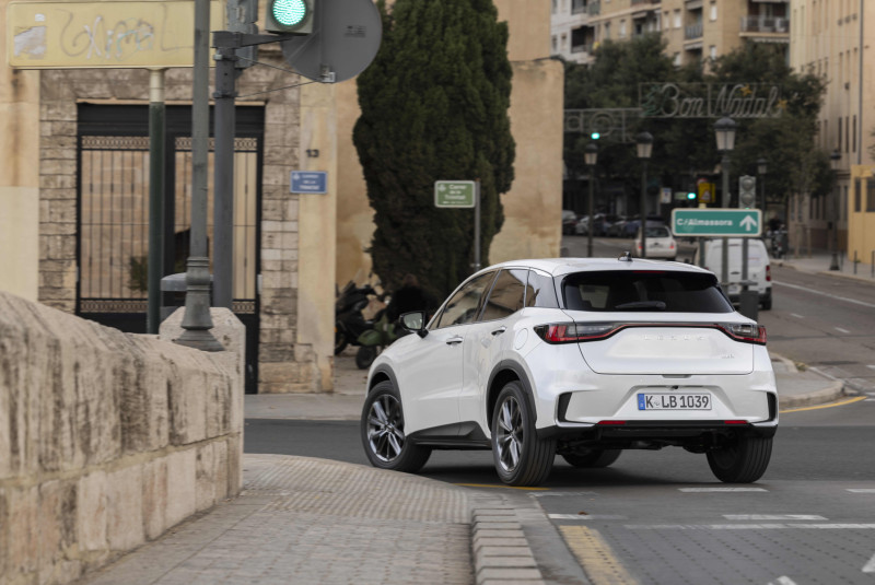 NOUVEAU LEXUS LBX : PREMIERS ESSAIS PRESSE