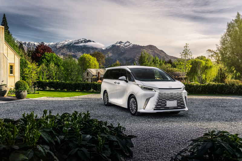 THE LEXUS LM: REDEFINING LUXURY TRANSPORT