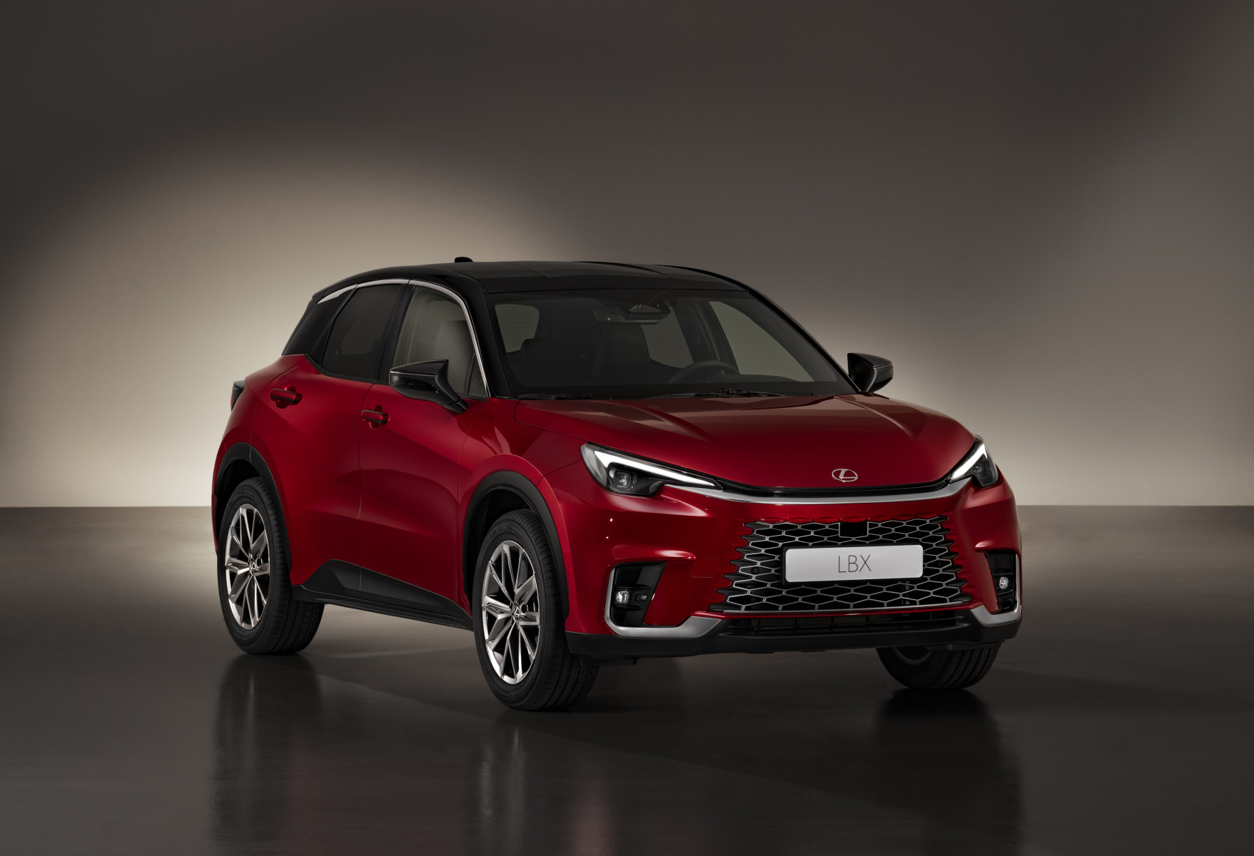 LEXUS LBX: QUALITÀ PREMIUM E DESIGN CASUAL