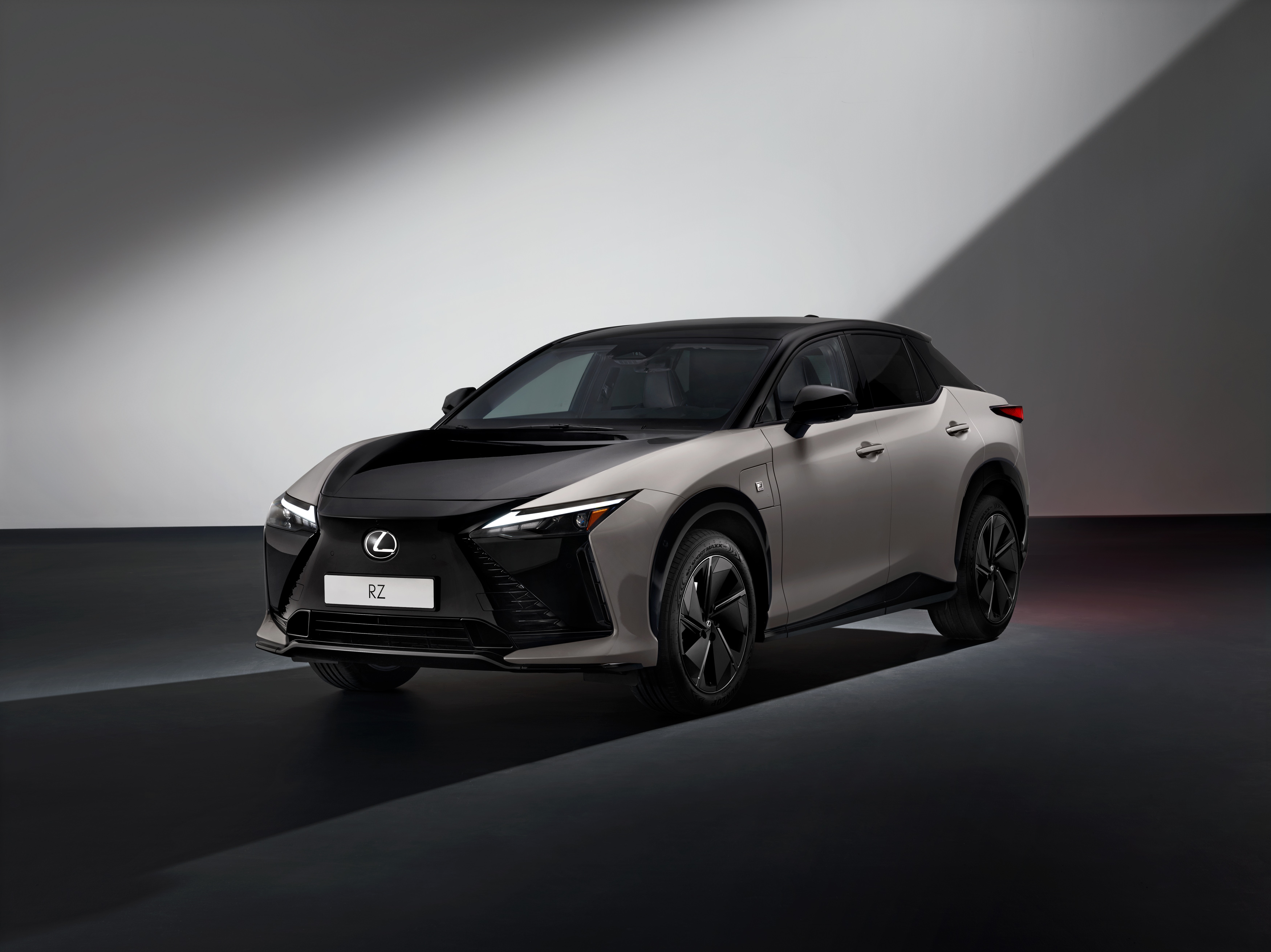 PREMIÈRE MONDIALE DU NOUVEAU SUV 100 % ÉLECTRIQUE LEXUS RZ 2025