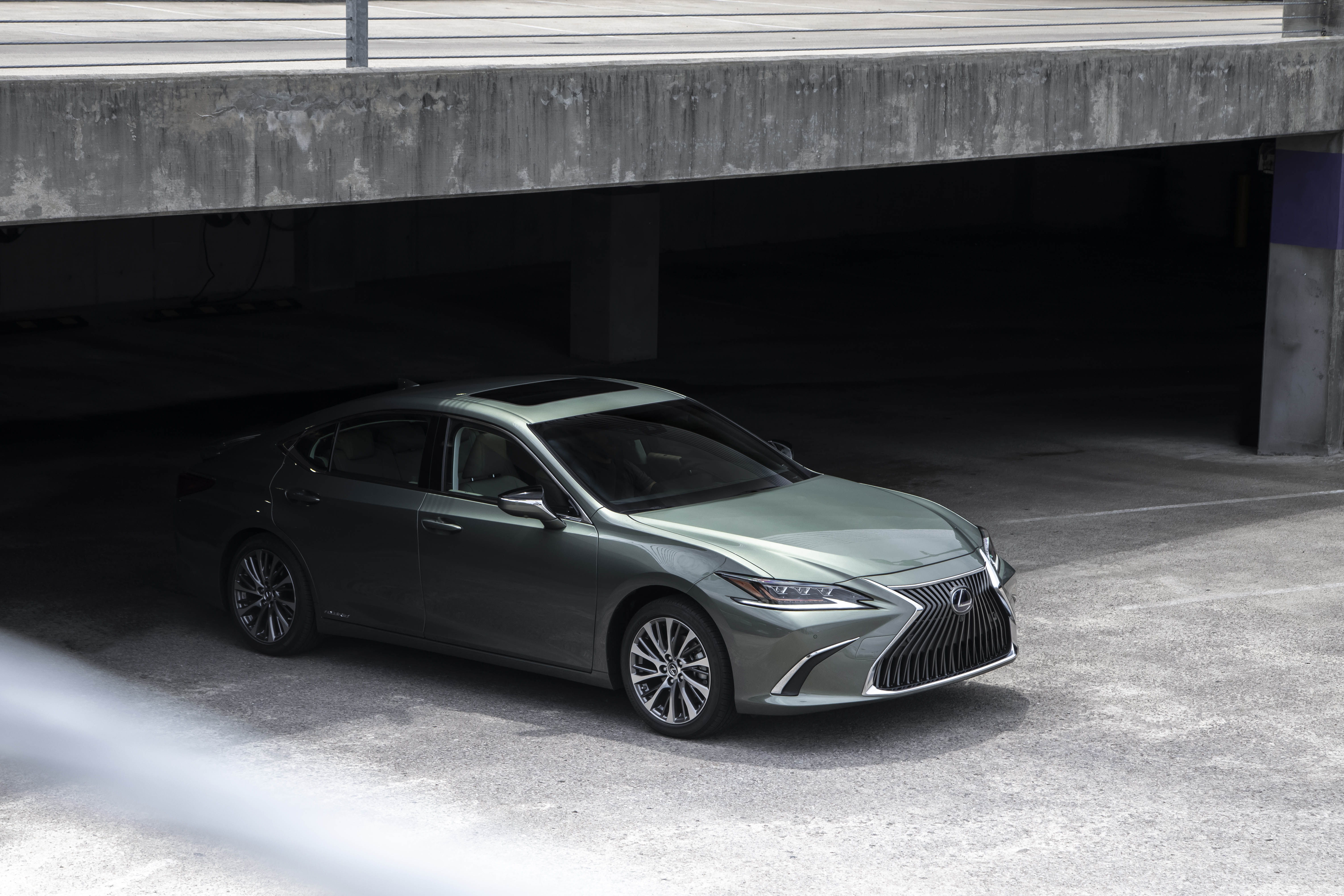 THE ALL-NEW LEXUS ES: A HIGHER LEVEL OF PERFORMANCE AND SOPHISTICATION