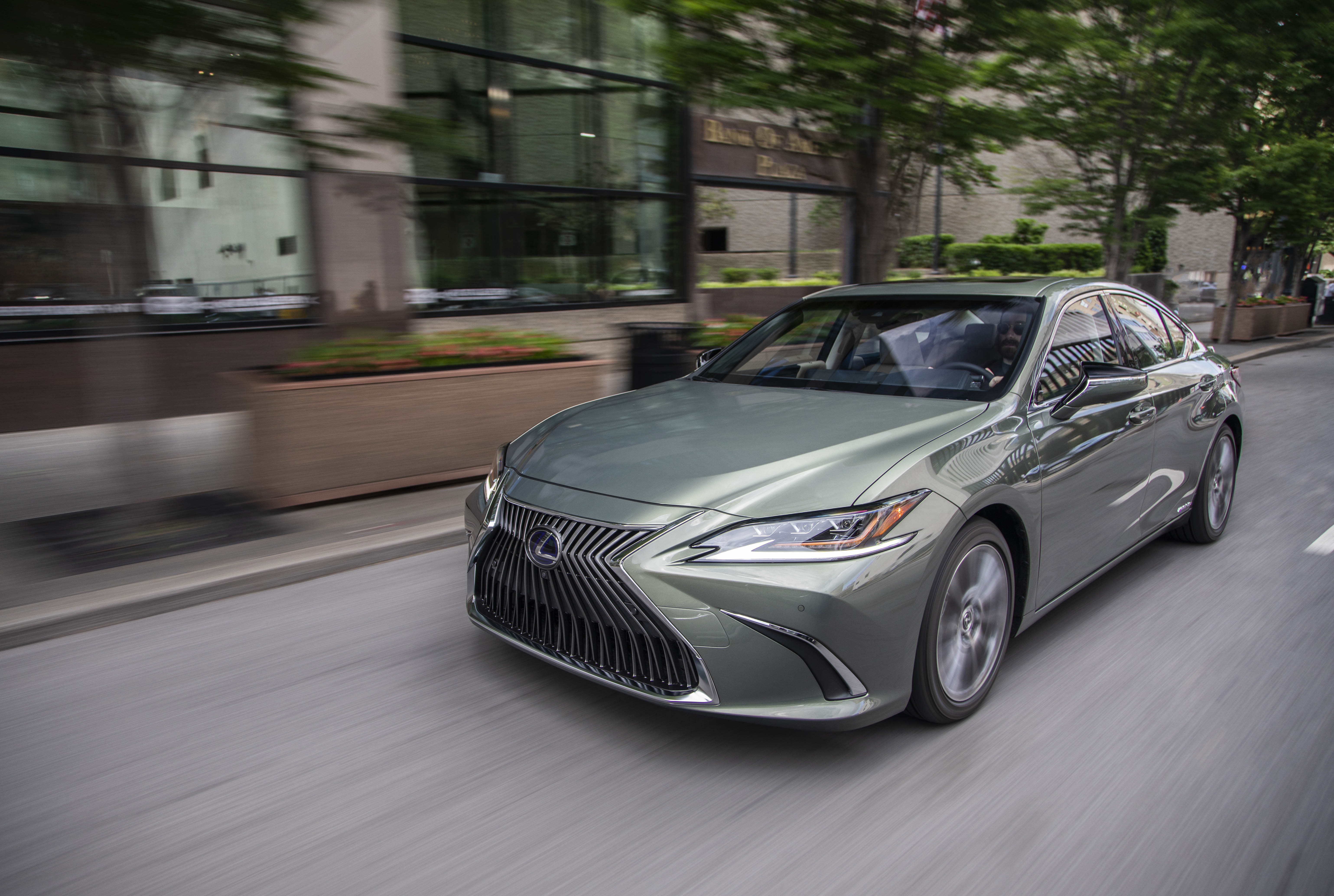THE ALL-NEW LEXUS ES: A HIGHER LEVEL OF PERFORMANCE AND SOPHISTICATION