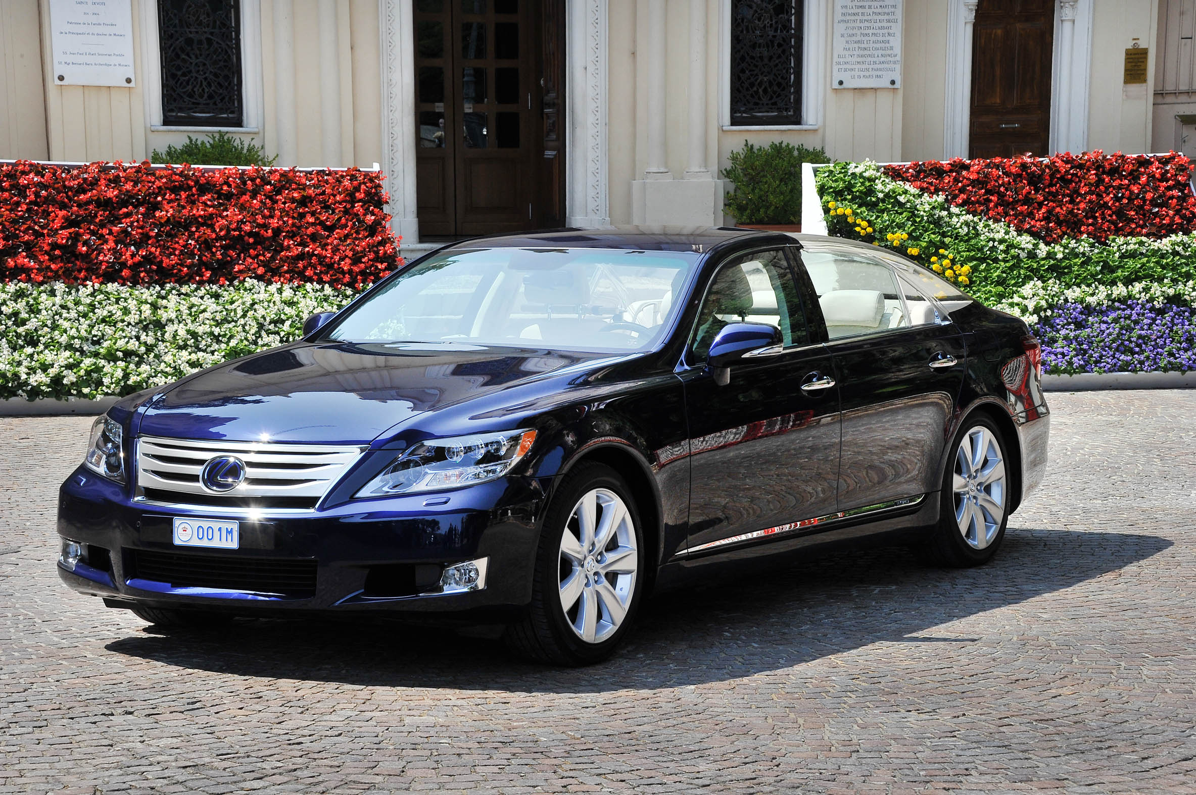 LEXUS AU SALON INTERNATIONAL DE L’AUTOMOBILE DE MONACO
