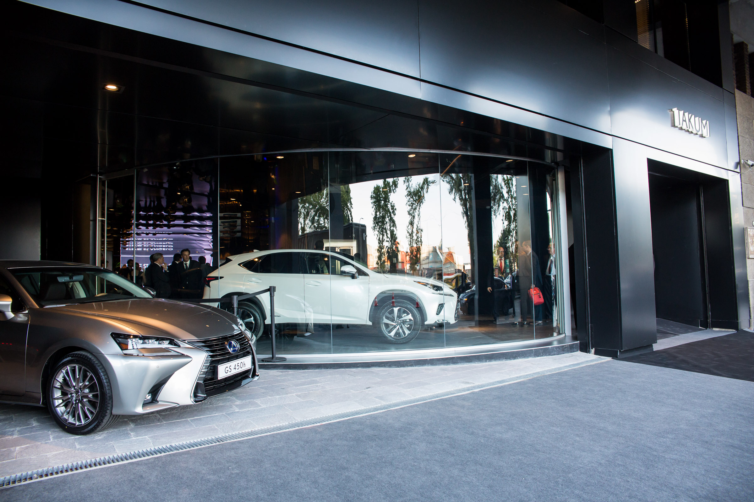 LEXUS ARRIVES IN ARGENTINA