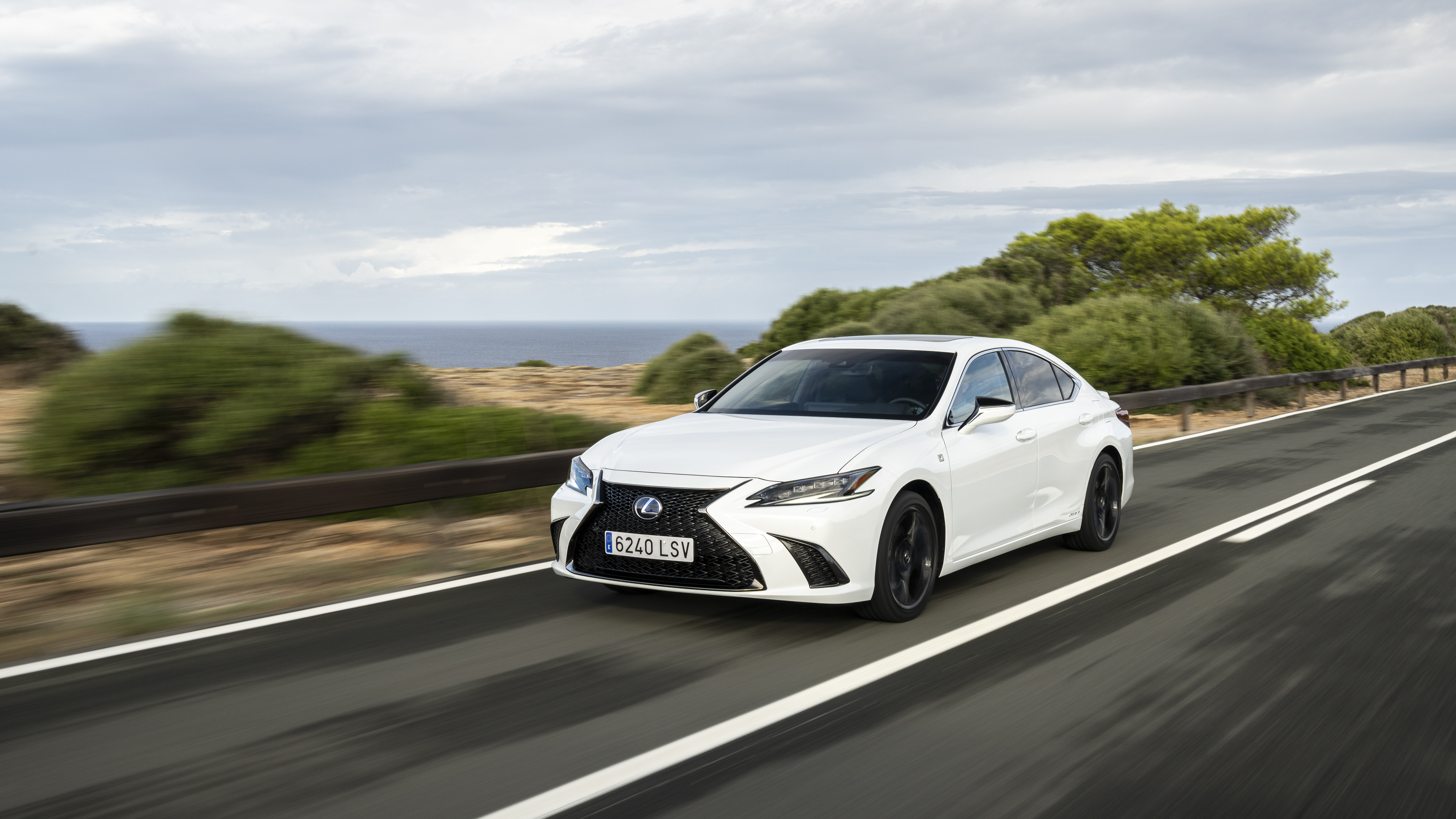 LEXUS ES SEDAN SURPASSES THREE MILLION SALES
