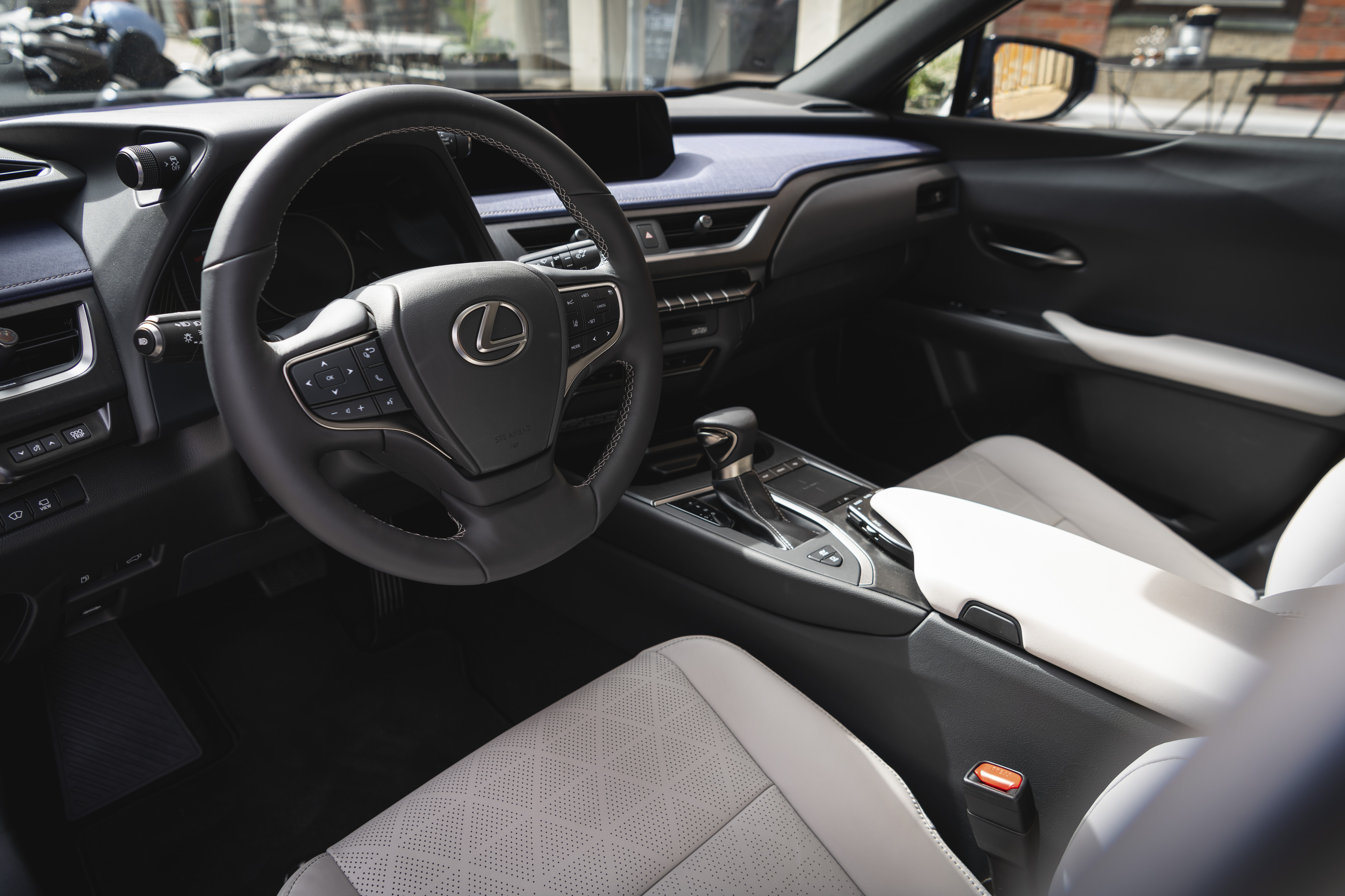DOSSIER DE PRESSE LEXUS UX 250H