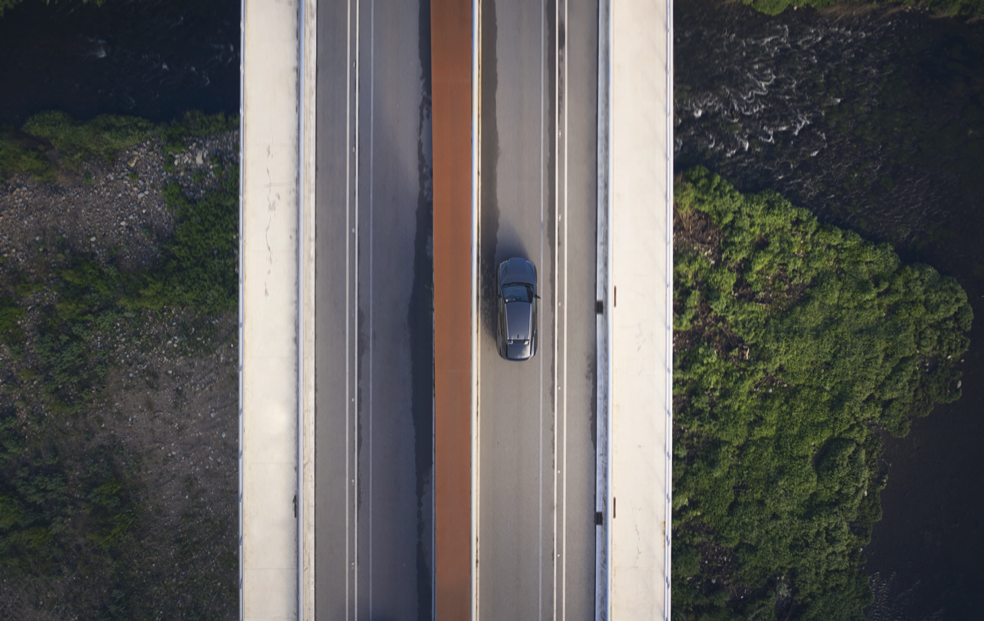 HOW DIRECT4 ENHANCES LEXUS RZ DRIVING ENJOYMENT